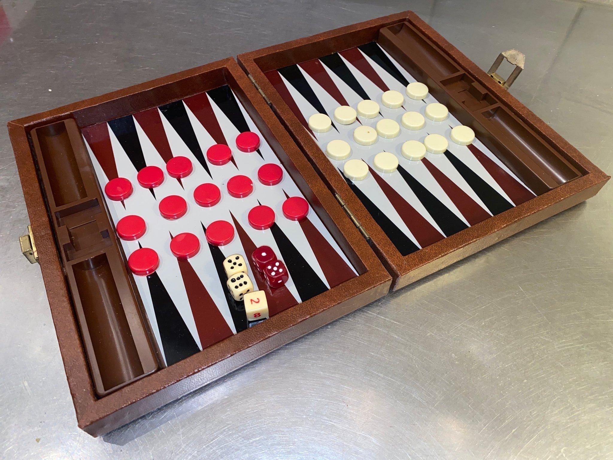 Se produkter som liknar Backgammon sällskapsspel +++++ på Tradera ...