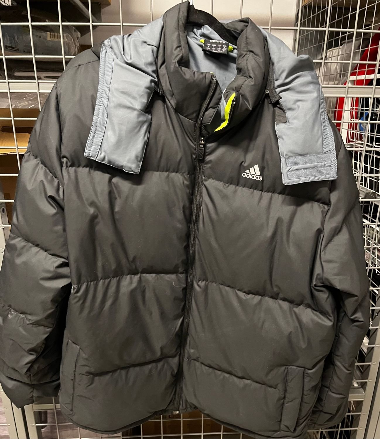 Adidas jacka vinter svart stl s oanvänd ? | Köp på Tradera (688981027)