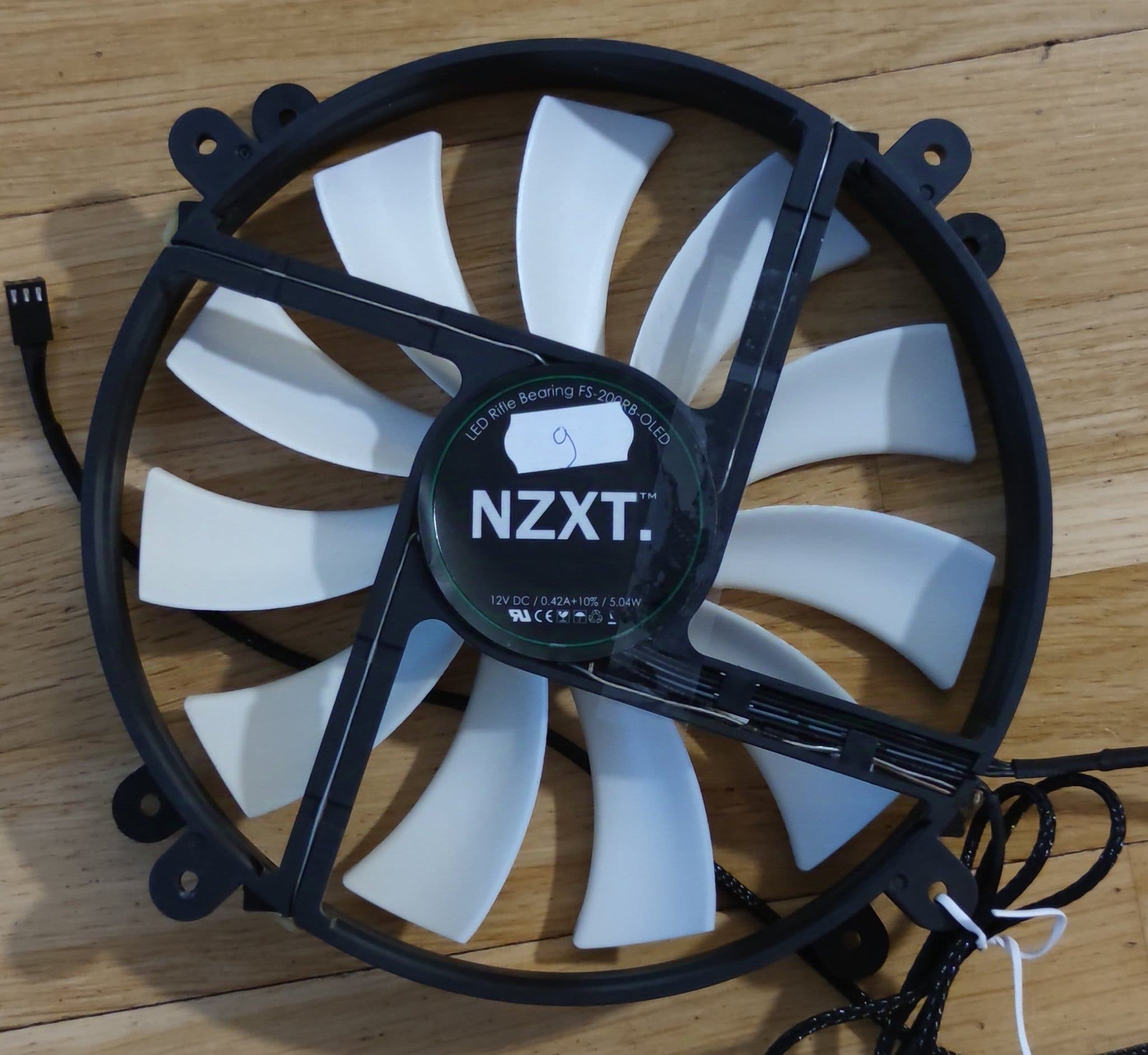 NZXT FS-200RB-OLED 200mm fläkt | Köp på Tradera (657543718)