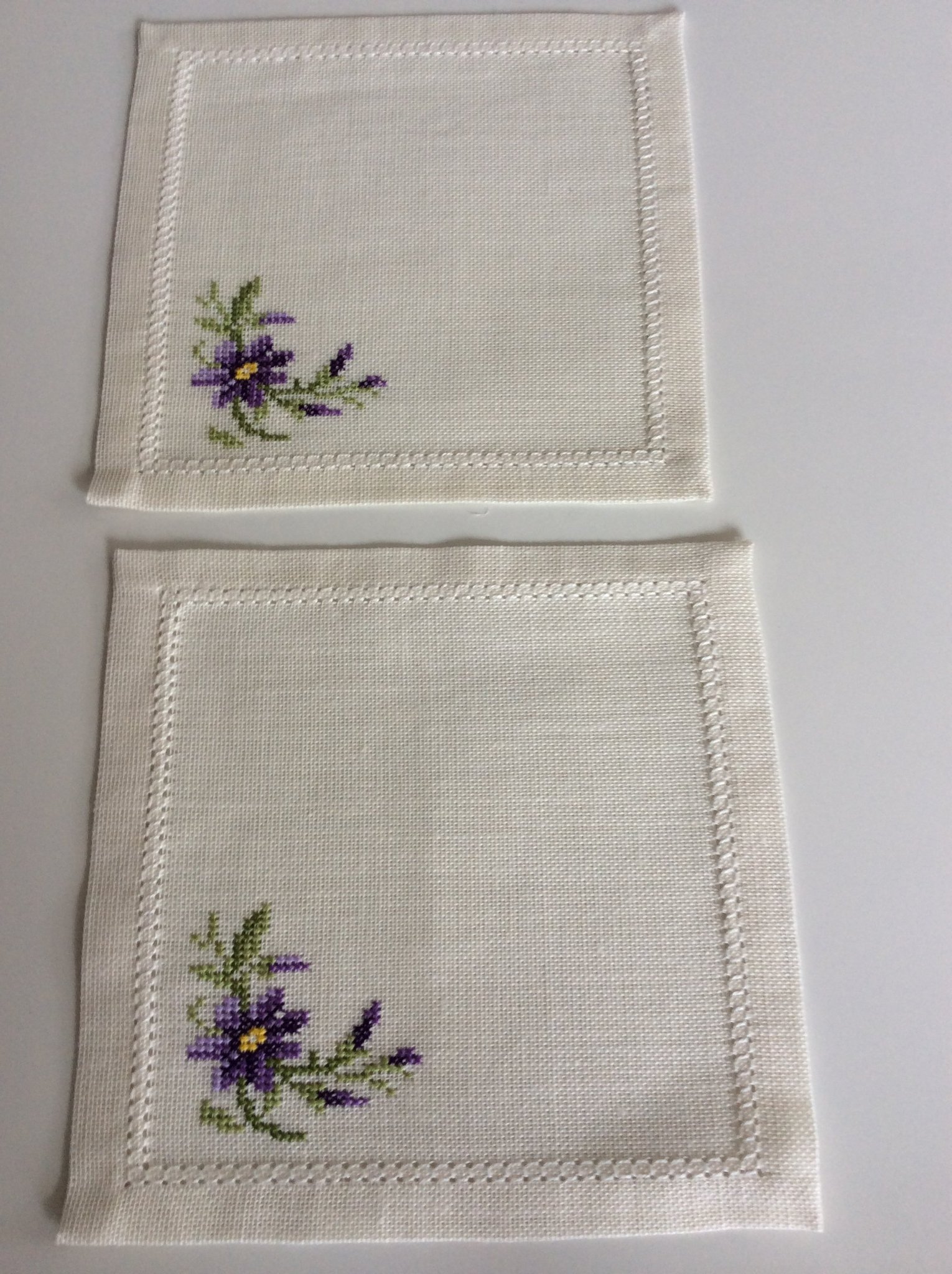 Nya Vackert broderade små dukar | Köp på Tradera (697228384)