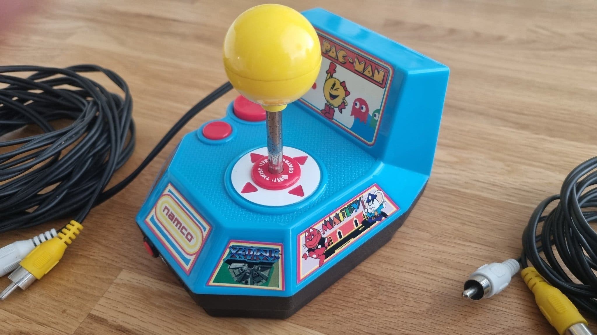 Namco Ms. Pac-Man 5-in-1 TV Plug N Play Arcade .. | Köp på Tradera ...