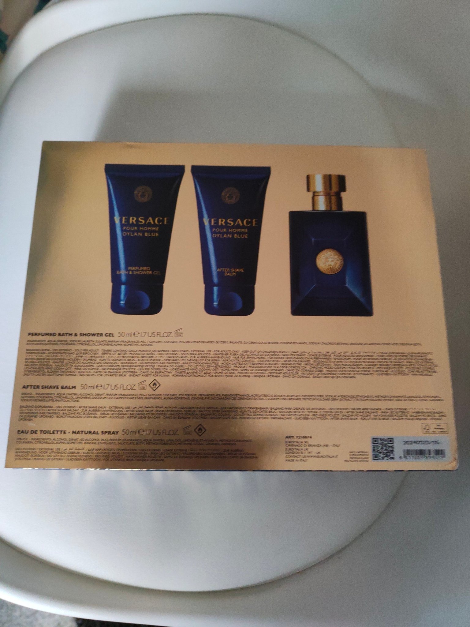 Se produkter som liknar Versace Dylan Blue Pour Homme.. på Tradera ...