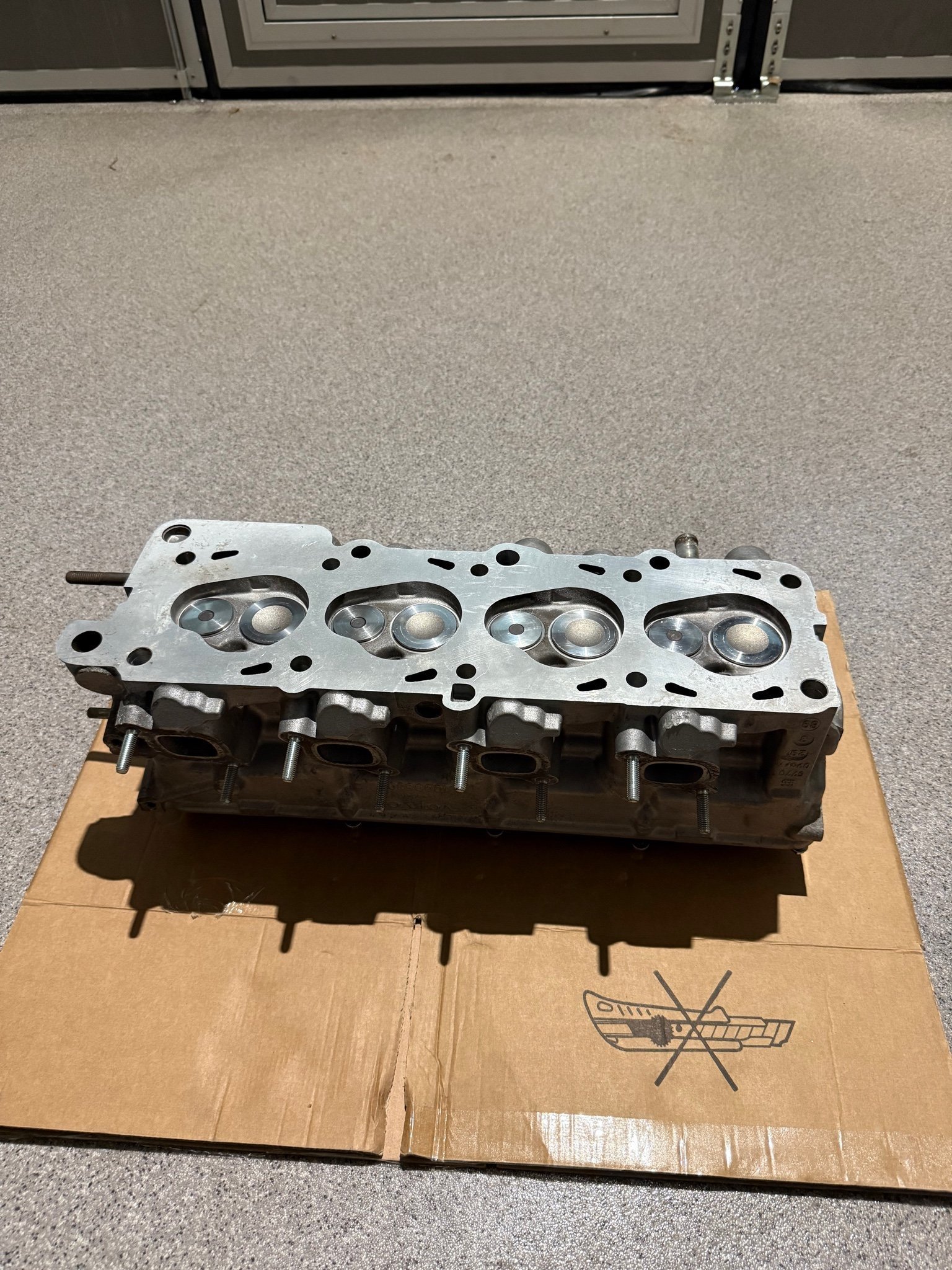 Se produkter som liknar Renoverad topplock Volvo 240/.. på Tradera ...