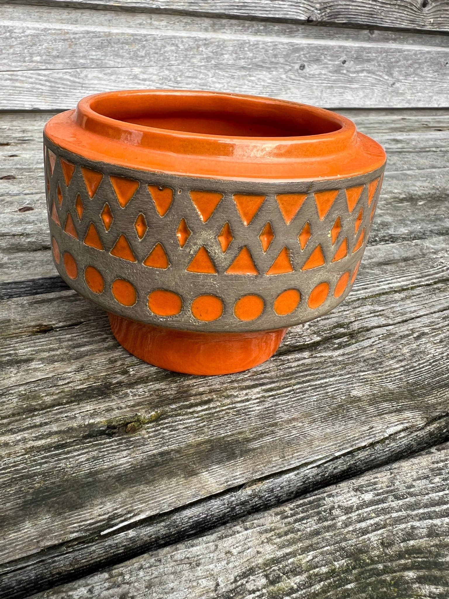 Fin gammal ORANGE VAS - KRUKA med mö.. | Köp från hento på Tradera ...