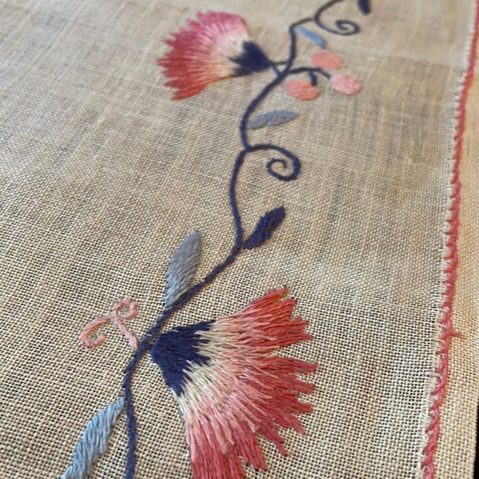 Elegant och raffinerad duk med klassiskt broder.. | Köp på Tradera ...