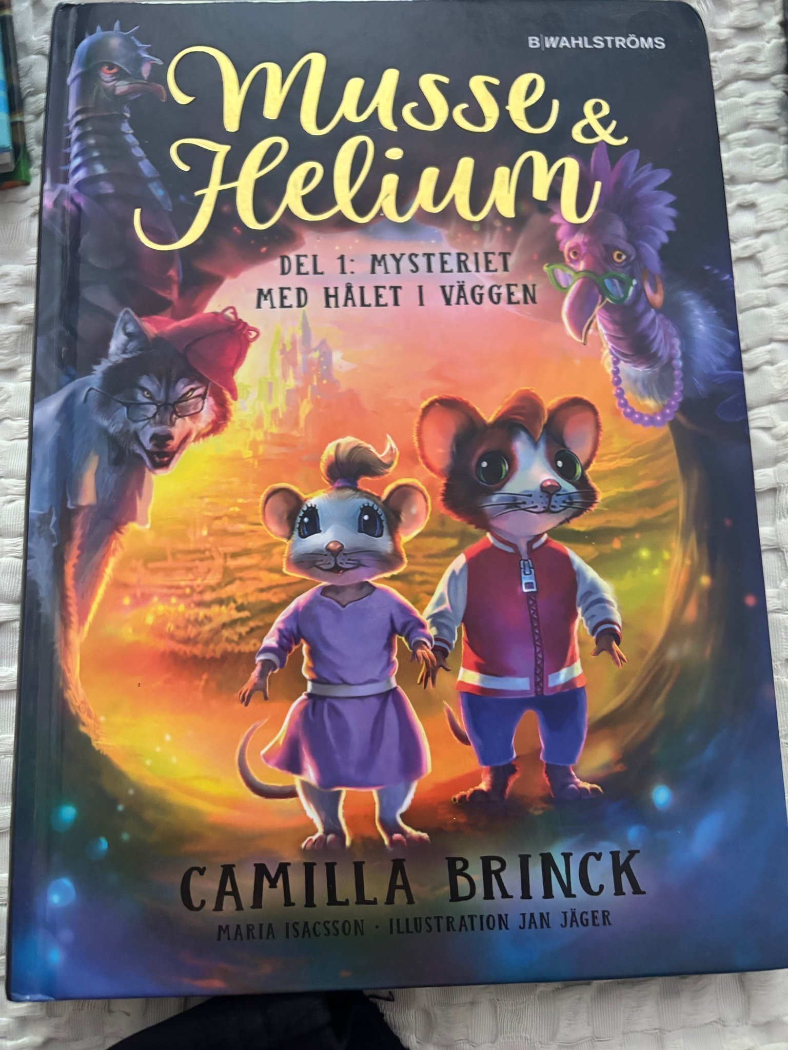 Musse & Helium. Del 1: Mysteriet med hålet i vä.. | Köp på Tradera ...