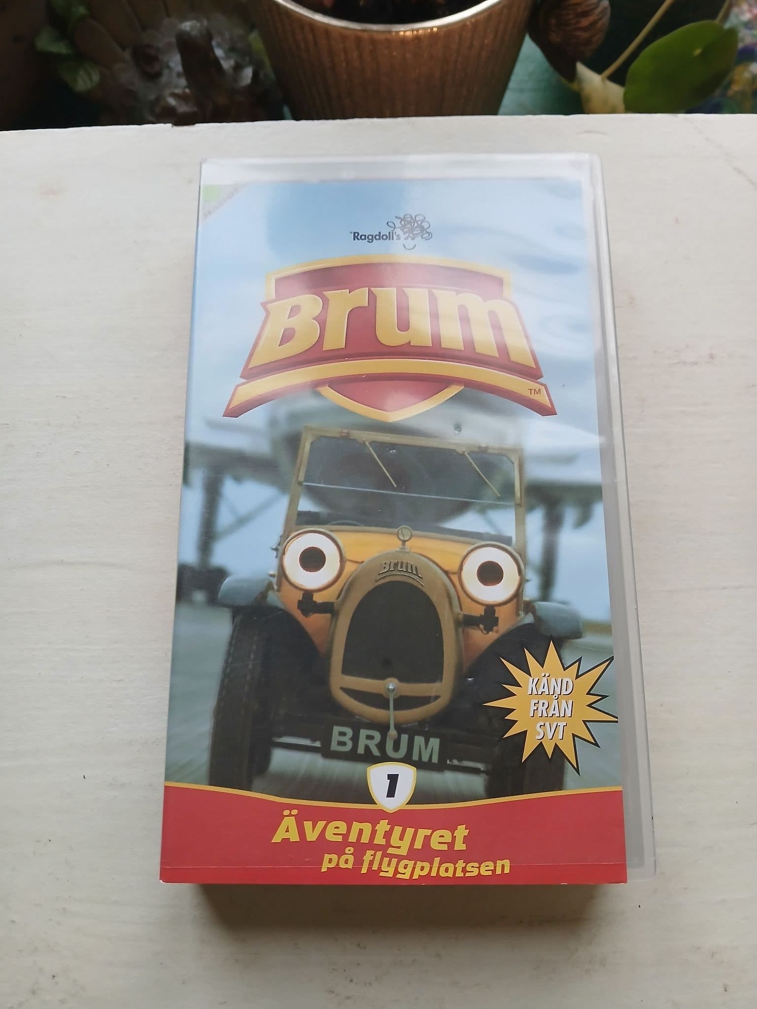 Se produkter som liknar VHS - Brum nr 1 - Äventyret p.. på Tradera ...