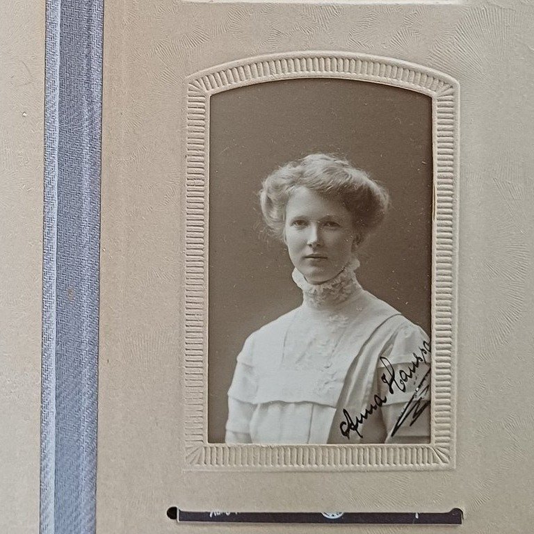 Se produkter som liknar anna hansson på Tradera (713375034)