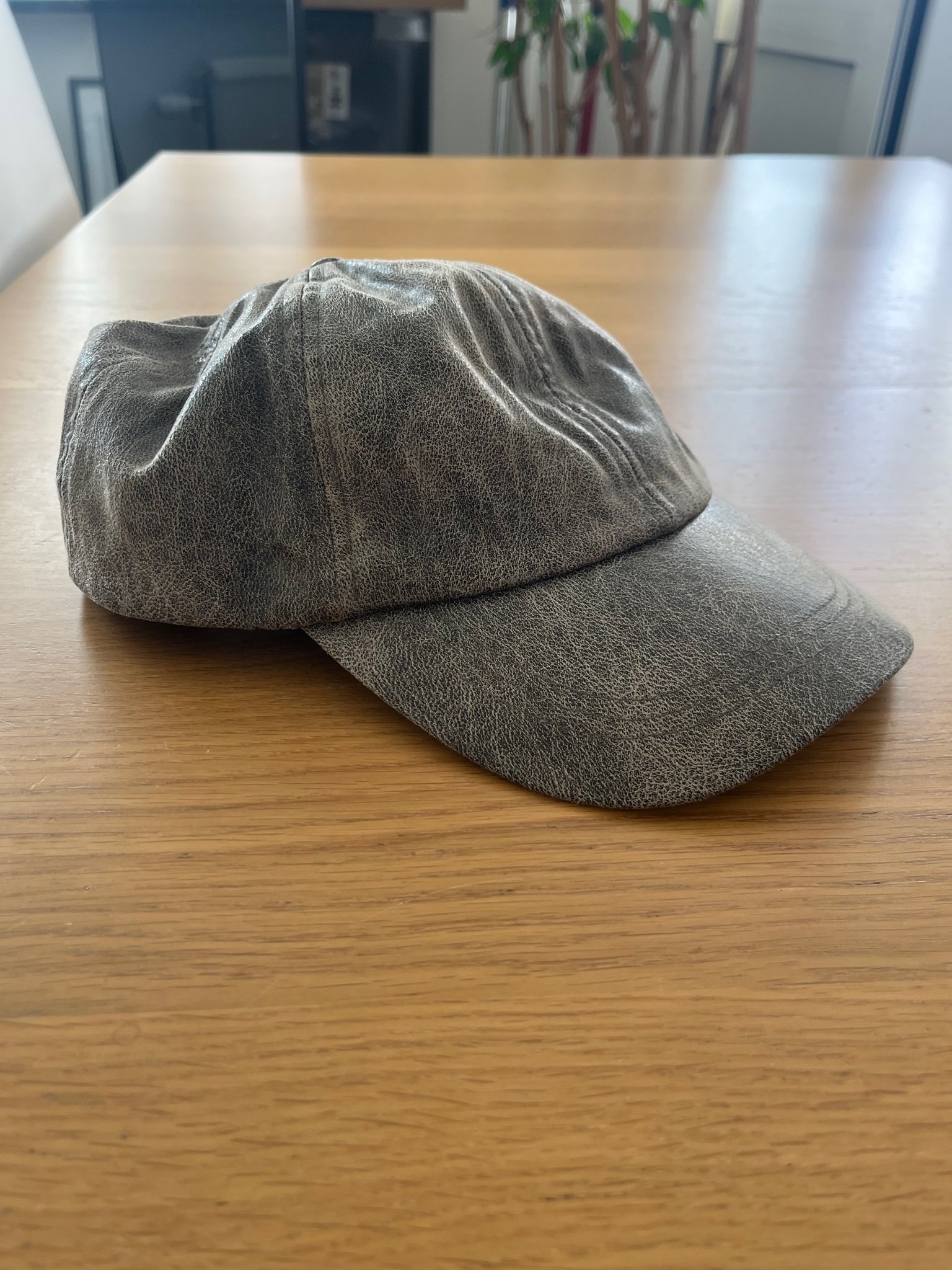 Weekday fuskläder keps - HELT NY ALDRIG ANVÄND,.. | Köp på Tradera ...