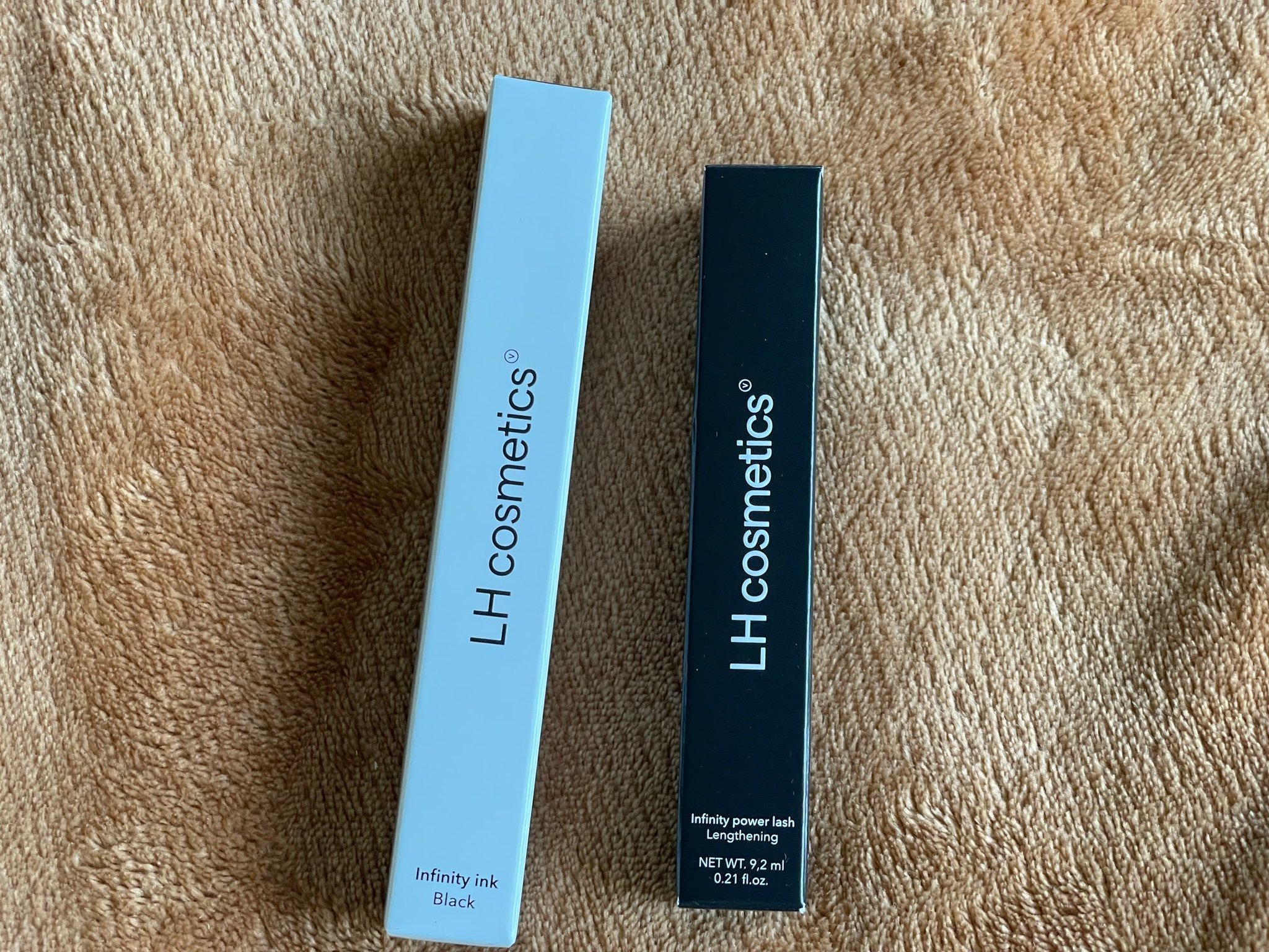 LH cosmetics Infinity Ink eyeliner och Infinity.. | Köp på Tradera ...