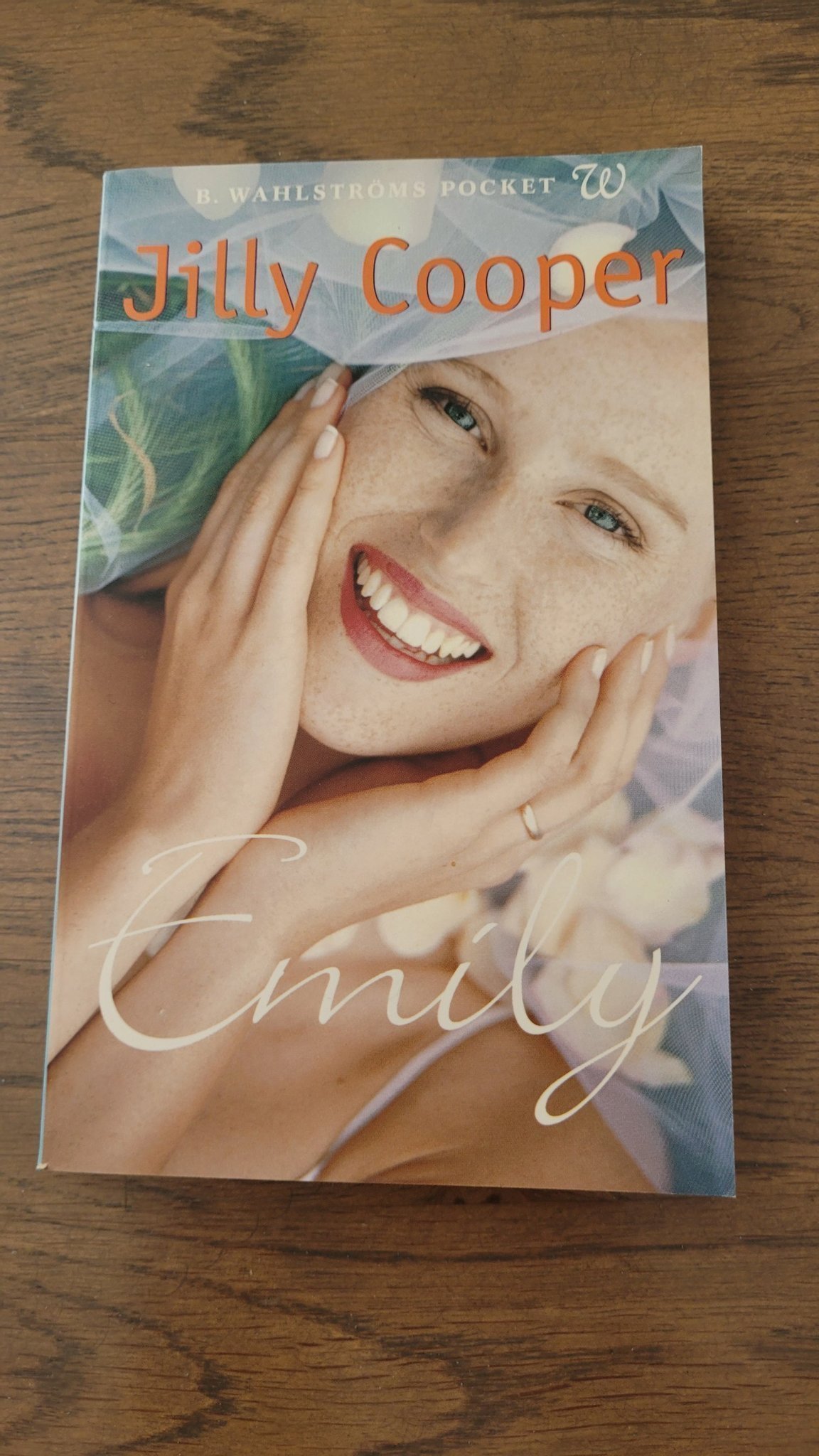 Emily av Jilly Cooper | Köp på Tradera (697083958)