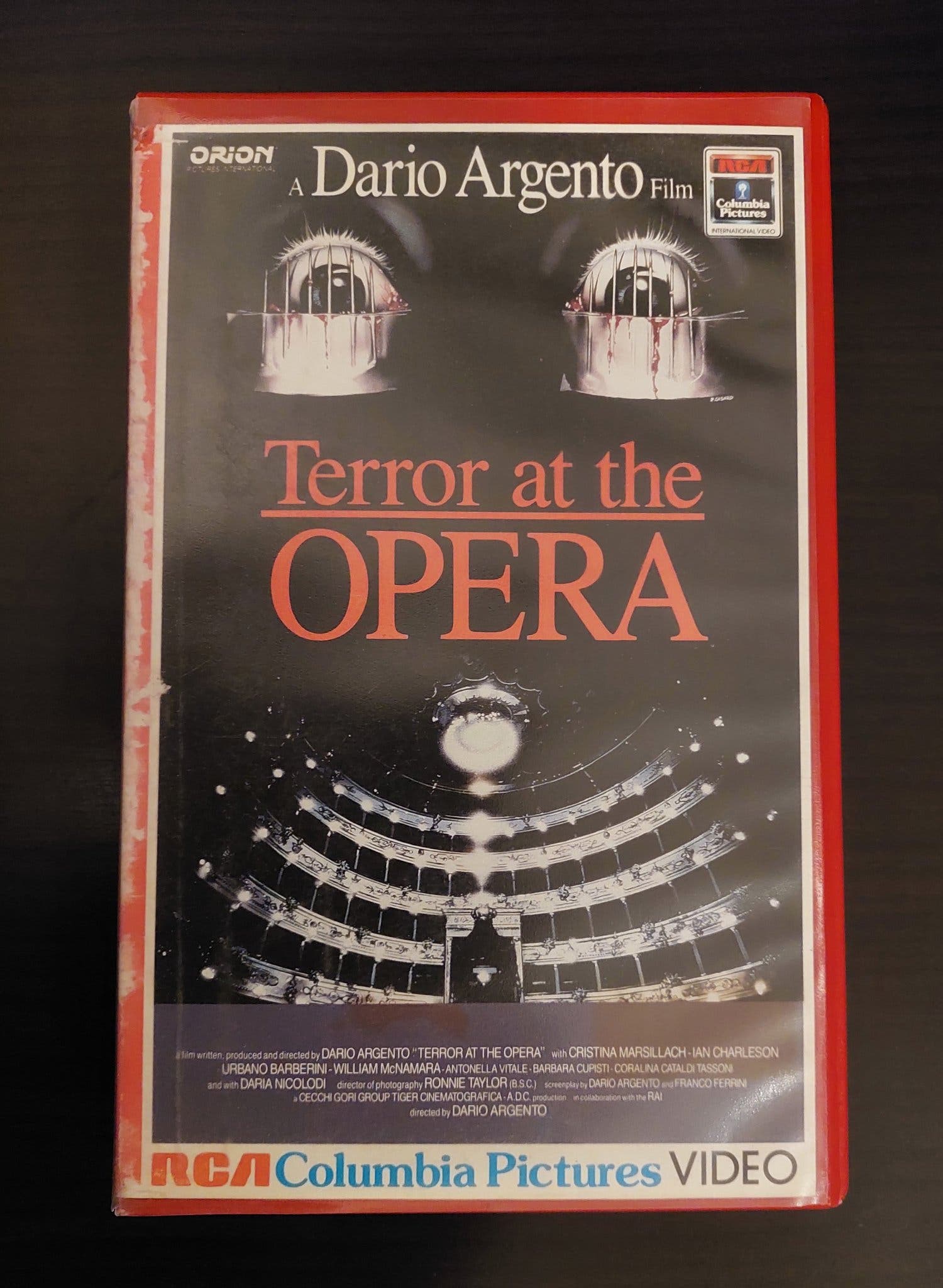 Se produkter som liknar Terror at the Opera VHS / Dar.. på Tradera ...