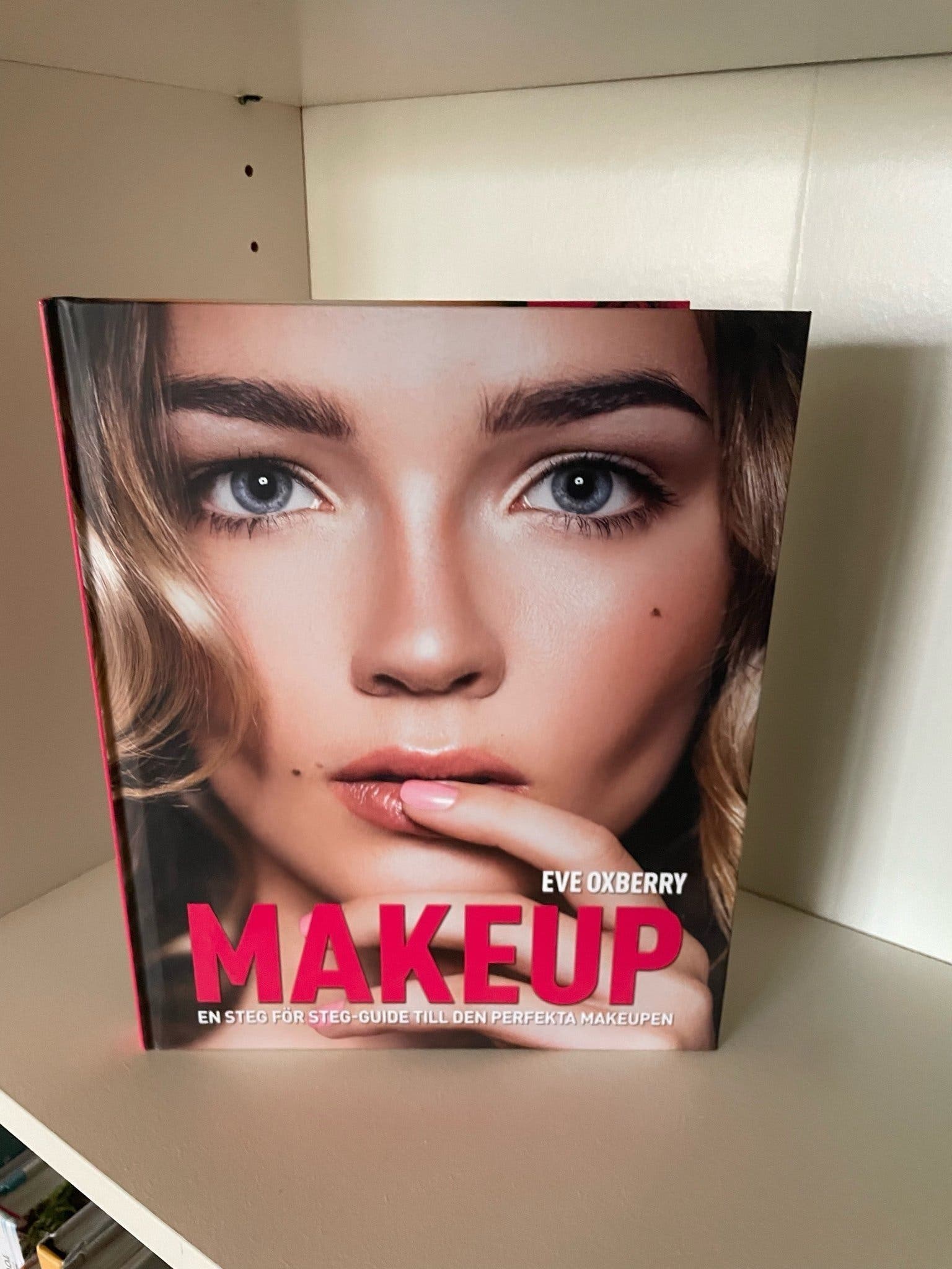 Makeup: En steg för steg-guide till den perfekt.. | Köp på Tradera ...