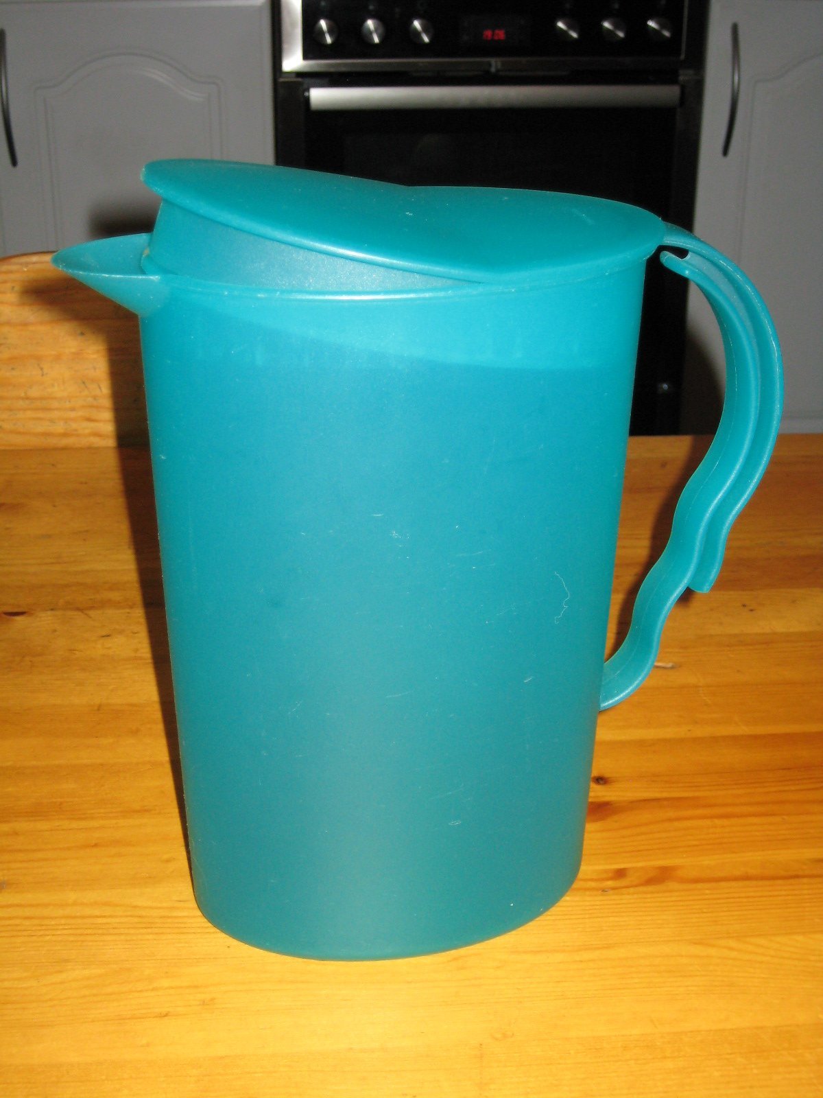 Tupperware kanna 2 liter (393074538) ᐈ Köp på Tradera Tupperware kanna 2 liter (393074538) ᐈ Köp på Tradera