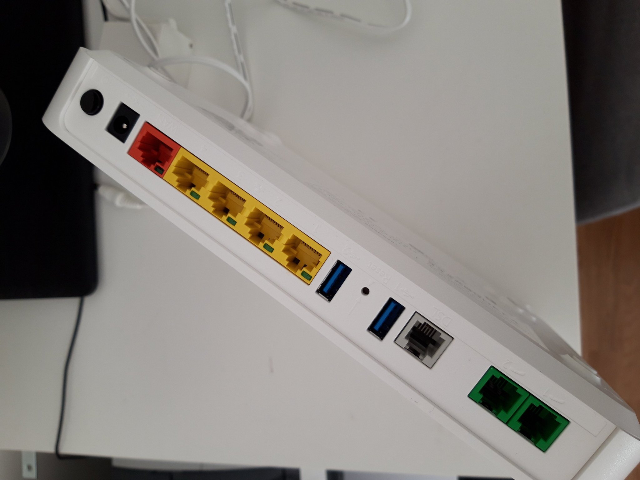 Se produkter som liknar Technicolor Telia WiFi router.. på Tradera ...