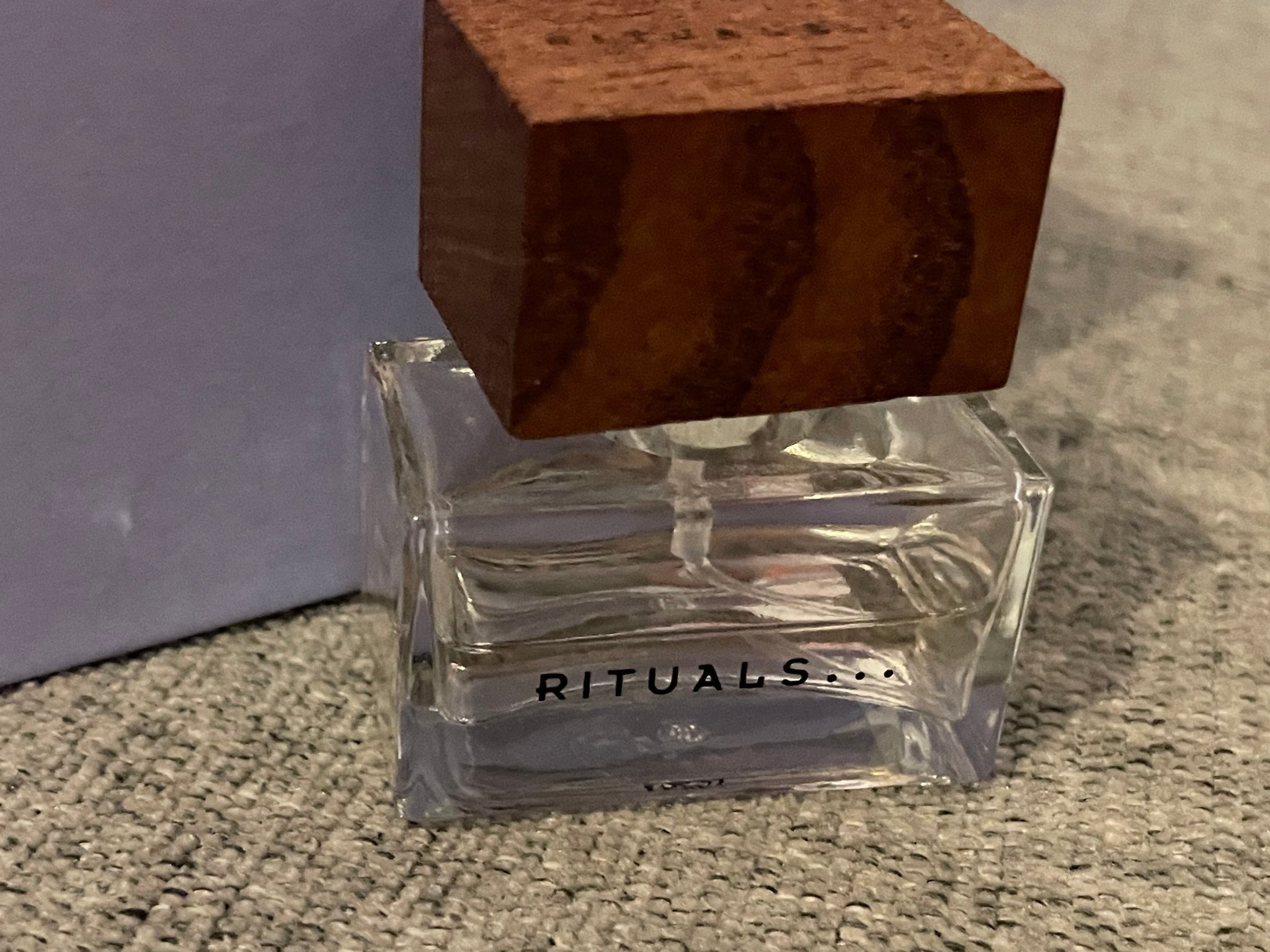 Rituals... Parfym, Violet & White Lily, lite kv.. | Köp på Tradera ...