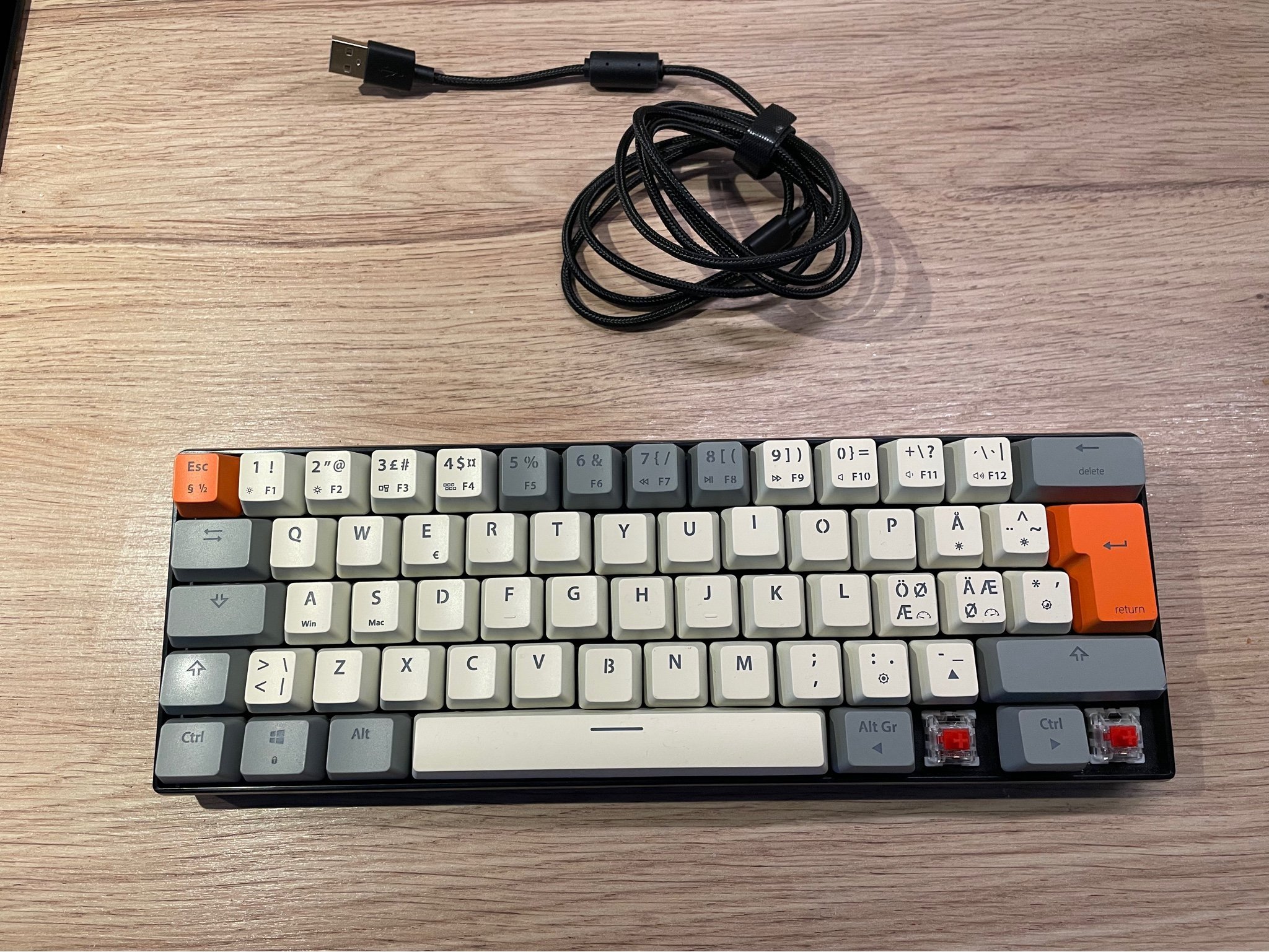 NOS C450 rgb tangentbord | Köp på Tradera (606364818)