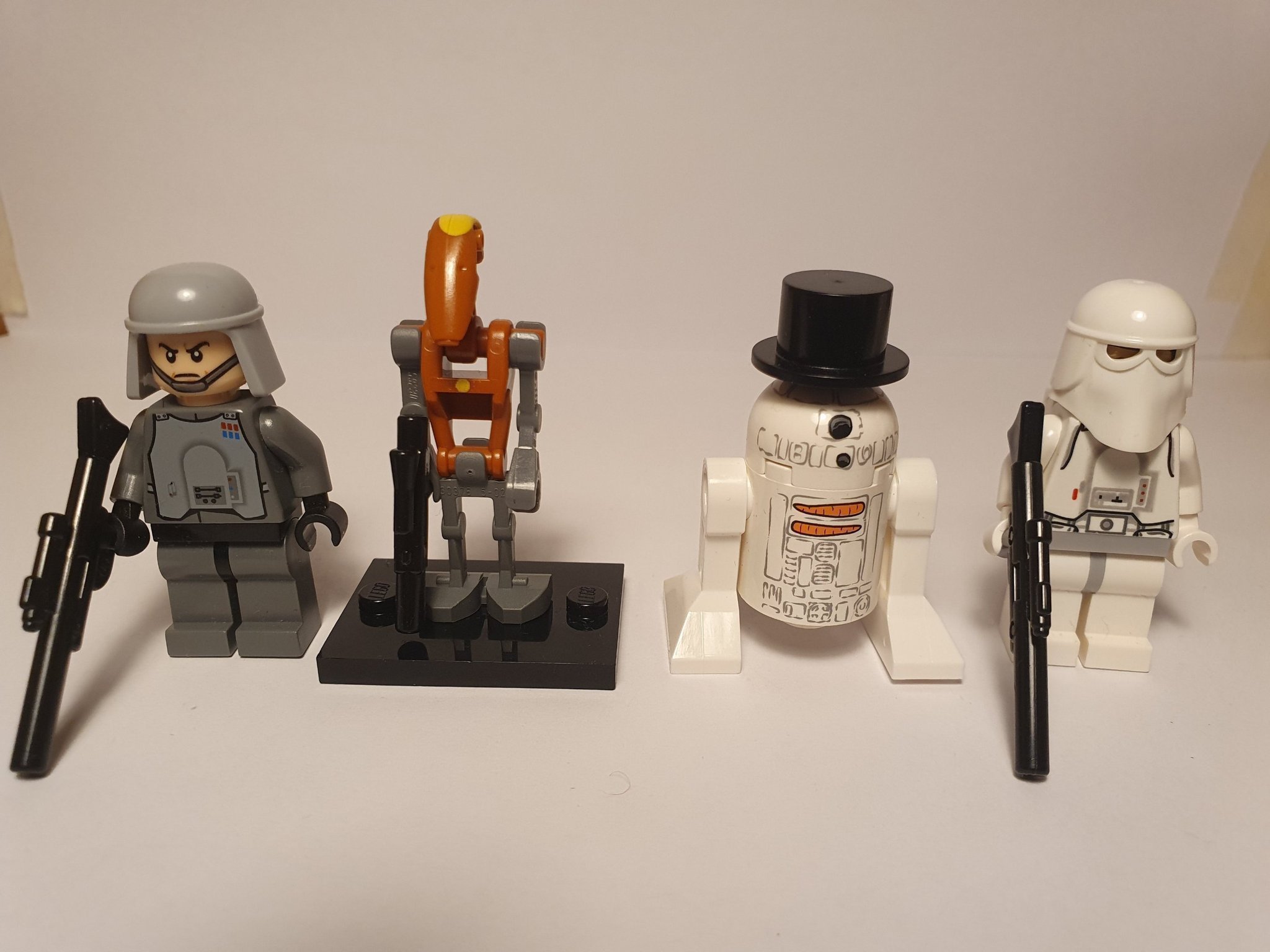 Imperial Officer, Battle Droid, R2-D2 Snowman, .. | Köp på Tradera ...