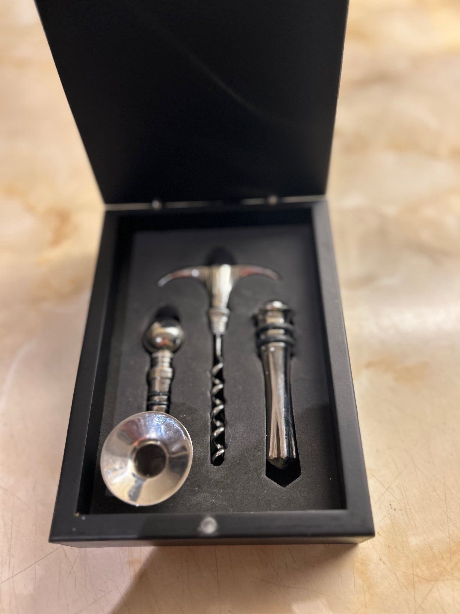 Se produkter som liknar Wine accessories set / vin se.. på Tradera ...