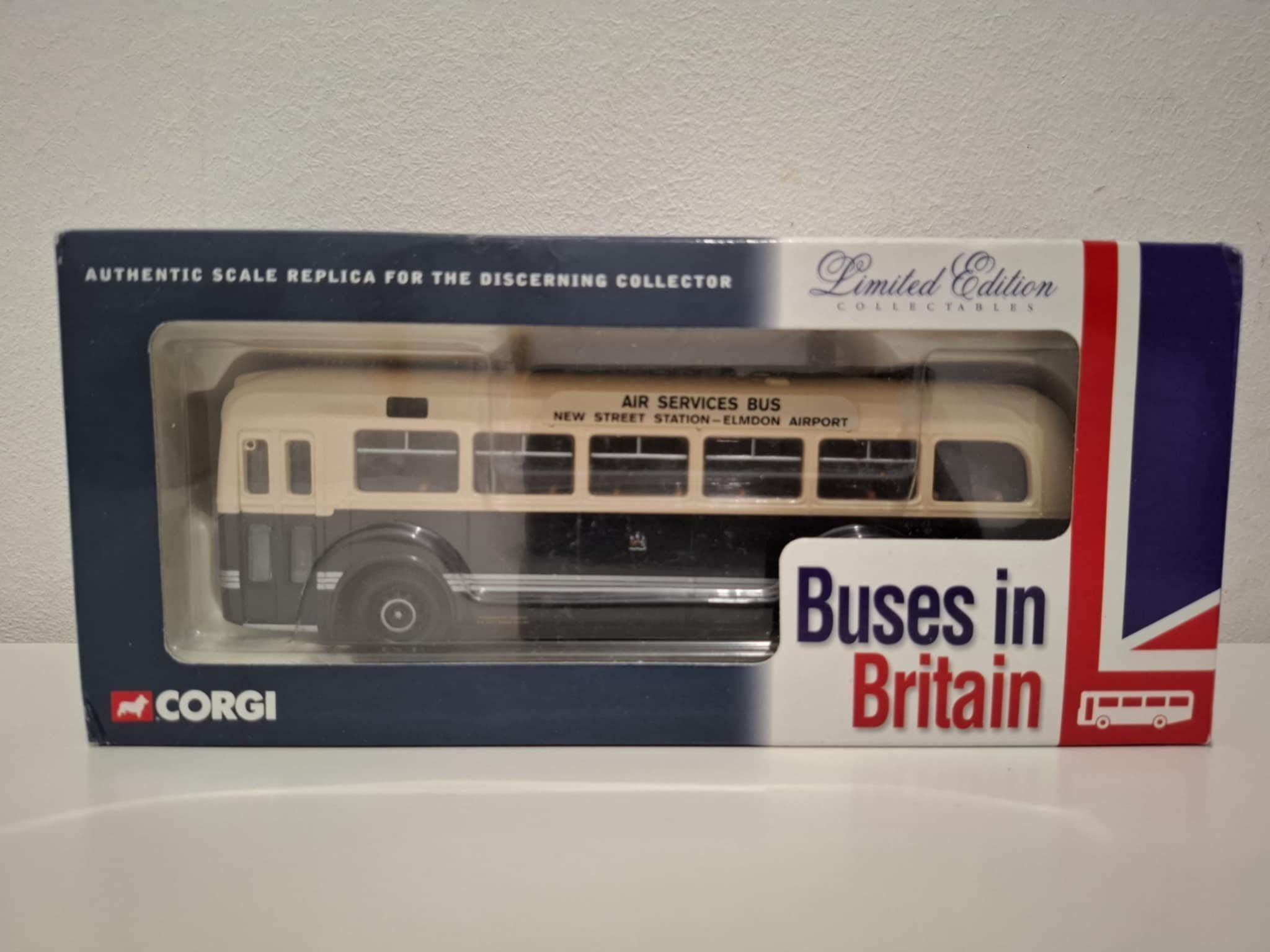 Corgi Bussmodell - Buses in Britain | Köp på Tradera (715389559)