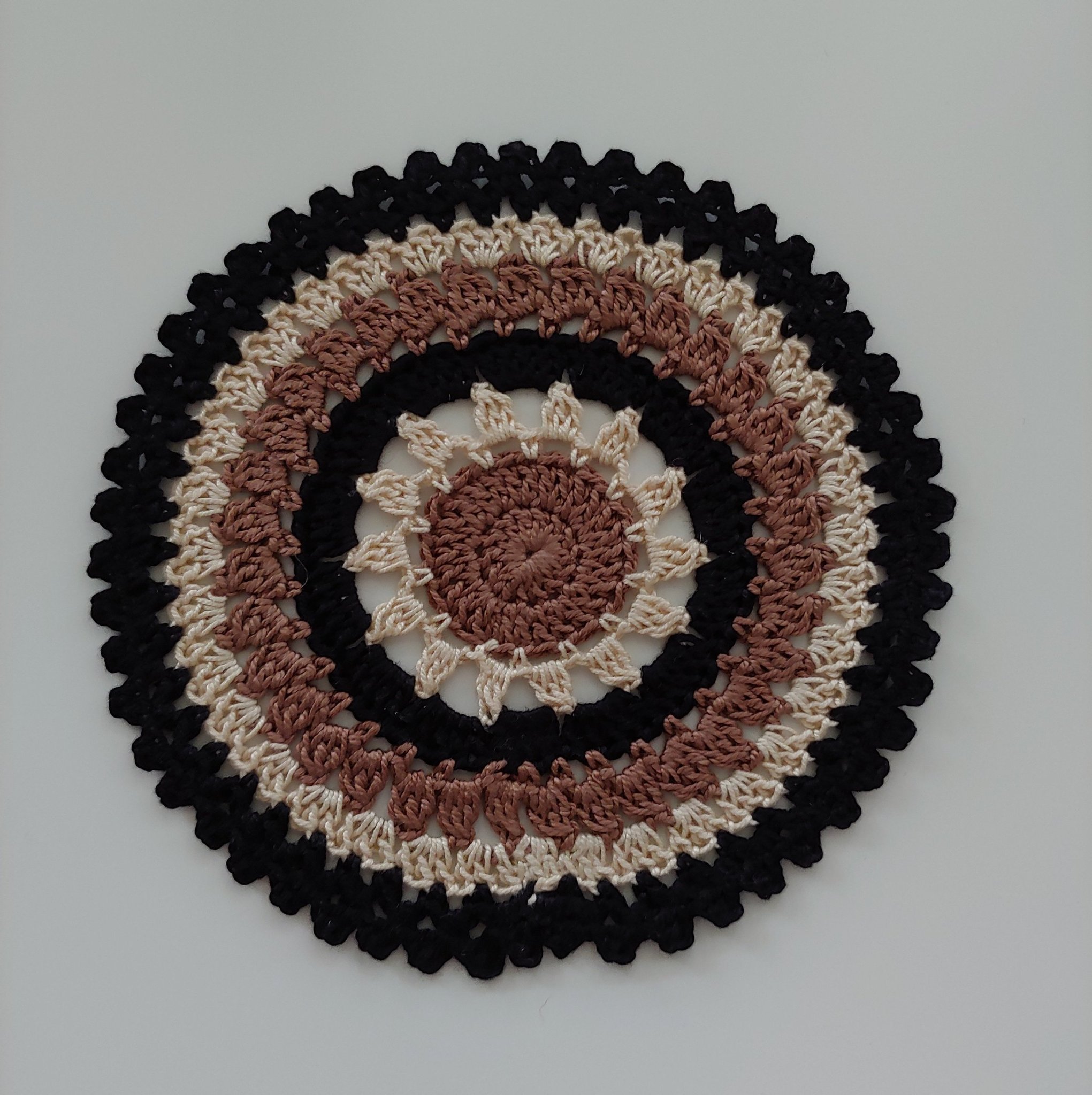 Rund virkad matta till dockskåp, ca 12 cm, bomu.. | Köp på Tradera ...