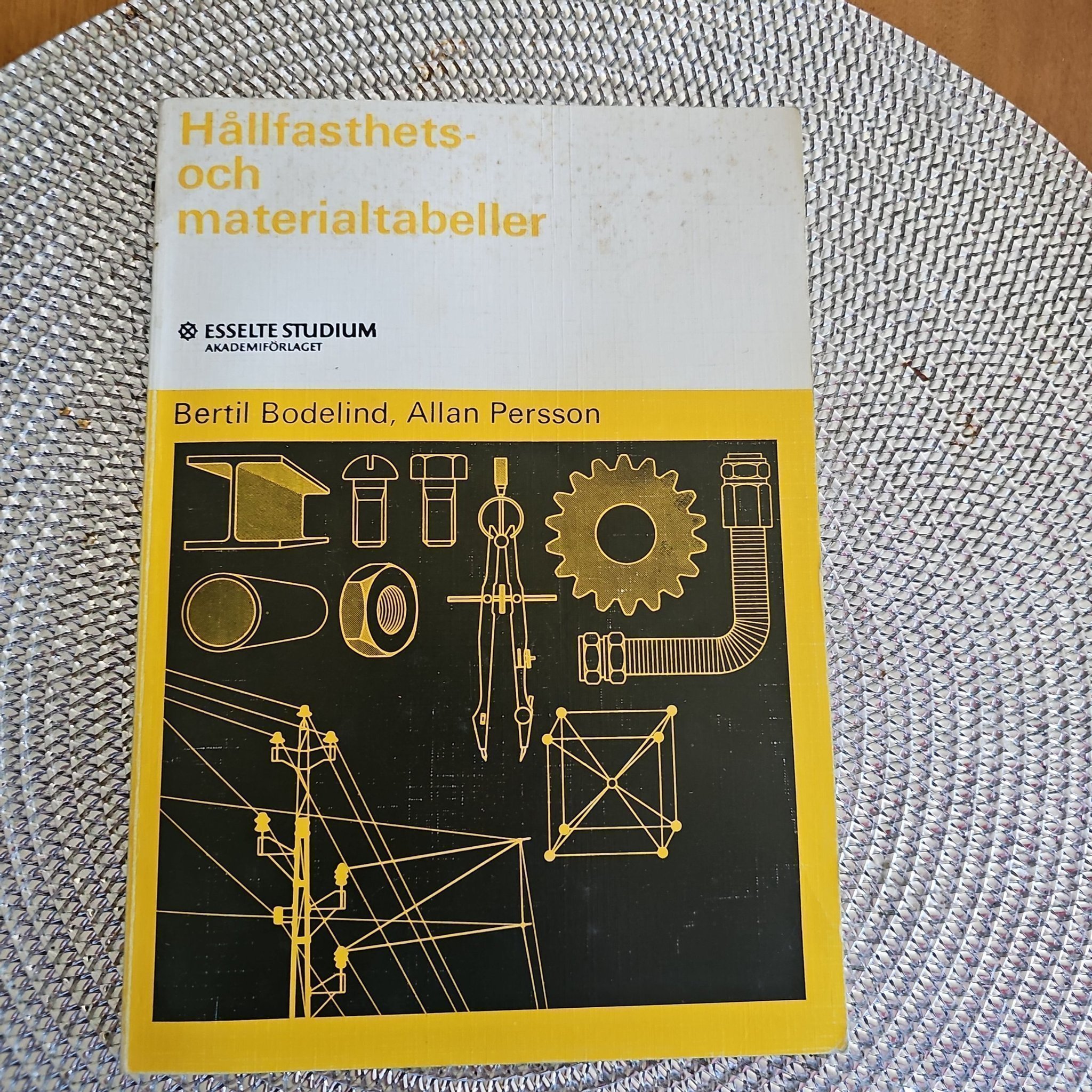 Se produkter som liknar Hållfasthets- och materialtab.. på Tradera ...