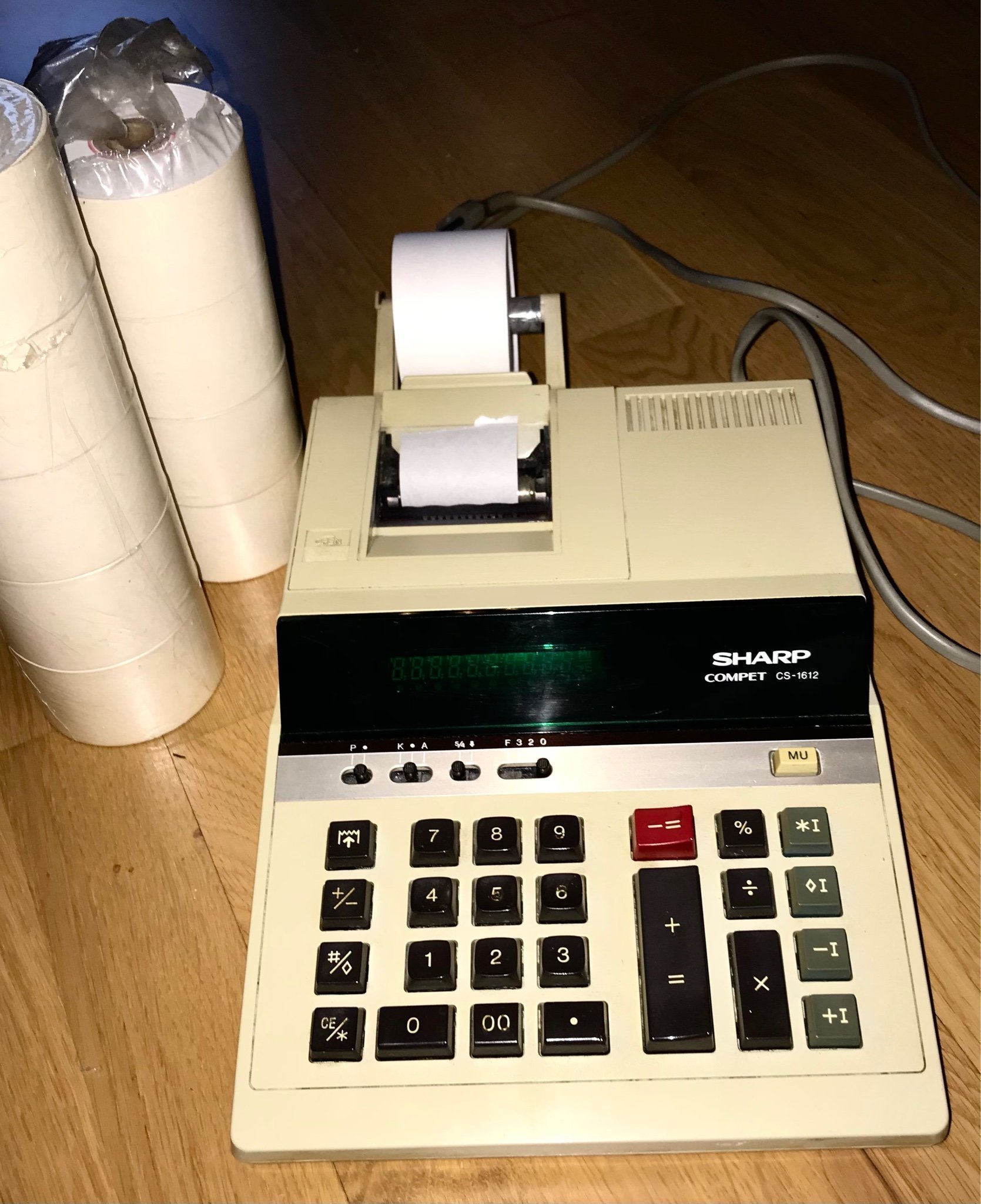 Se produkter som liknar Räknemaskin Sharp Compet på Tradera (548342521)