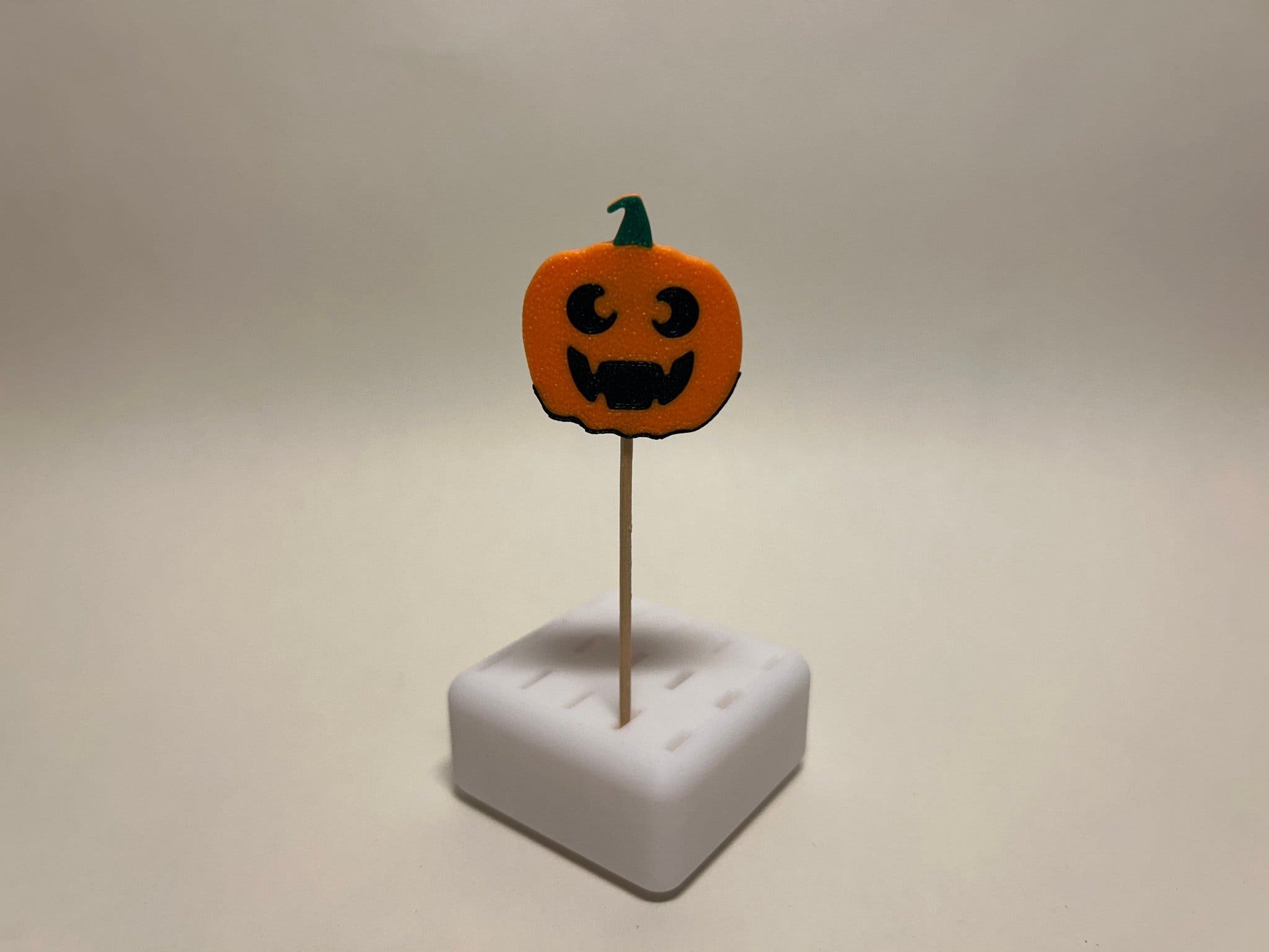 3D Printed Halloween Pumpkin Magnet with Toothp.. | Köp på Tradera ...