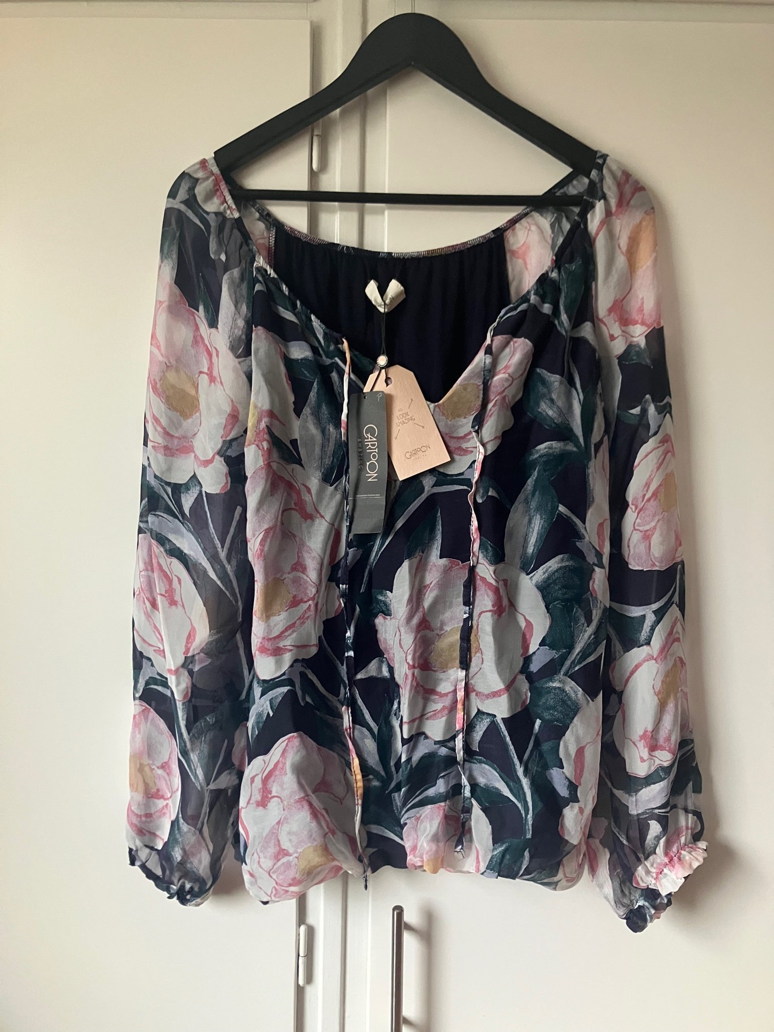 Cartoon blus 36 ny | Köp på Tradera (707330322)