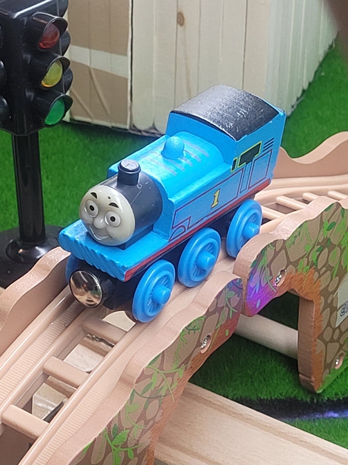 Thomas the tank engine modell tåg av trä Thomas | Köp på Tradera ...