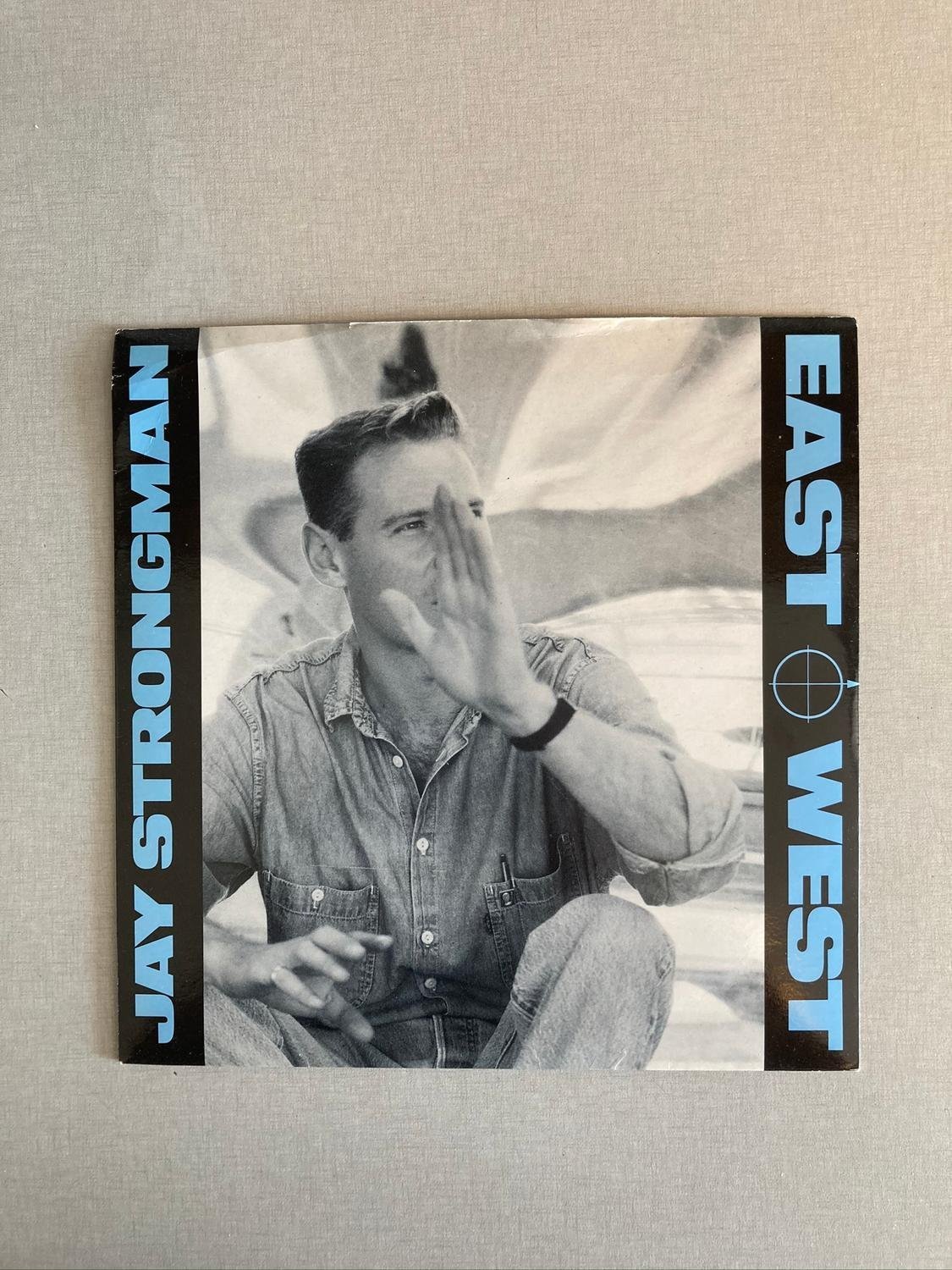 Se produkter som liknar Jay Strongman East-West singe.. på Tradera ...