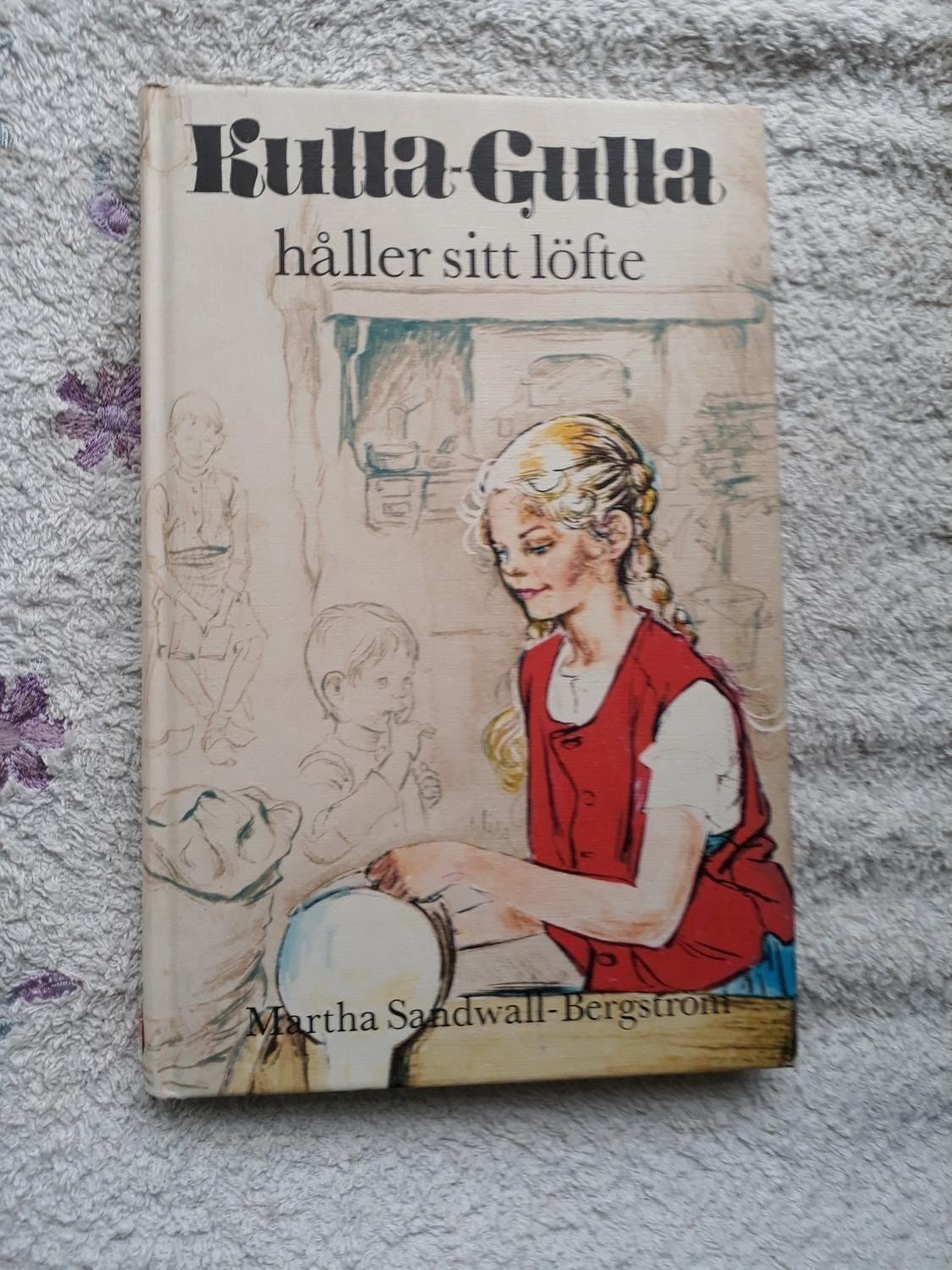 Martha Sandwall-Bergström - Kulla-Gulla håller .. | Köp på Tradera ...