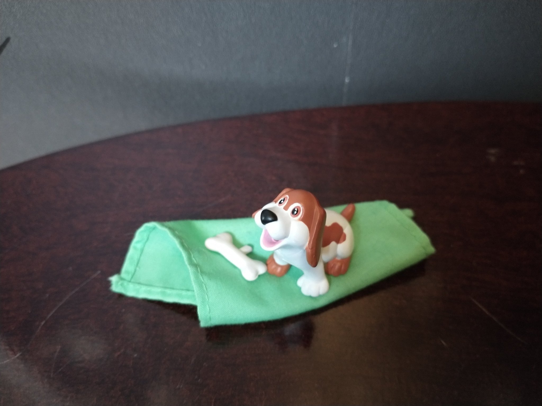 Se produkter som liknar Gullig hund valp med tillbehör på Tradera ...