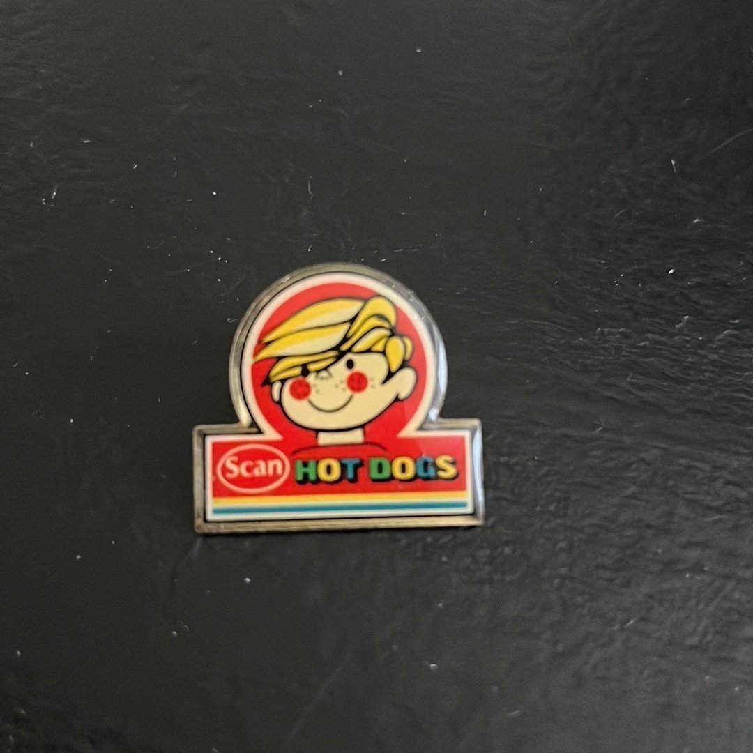 Pins Dennis Scan Hot Dogs korv reklam | Köp på Tradera (697162804)