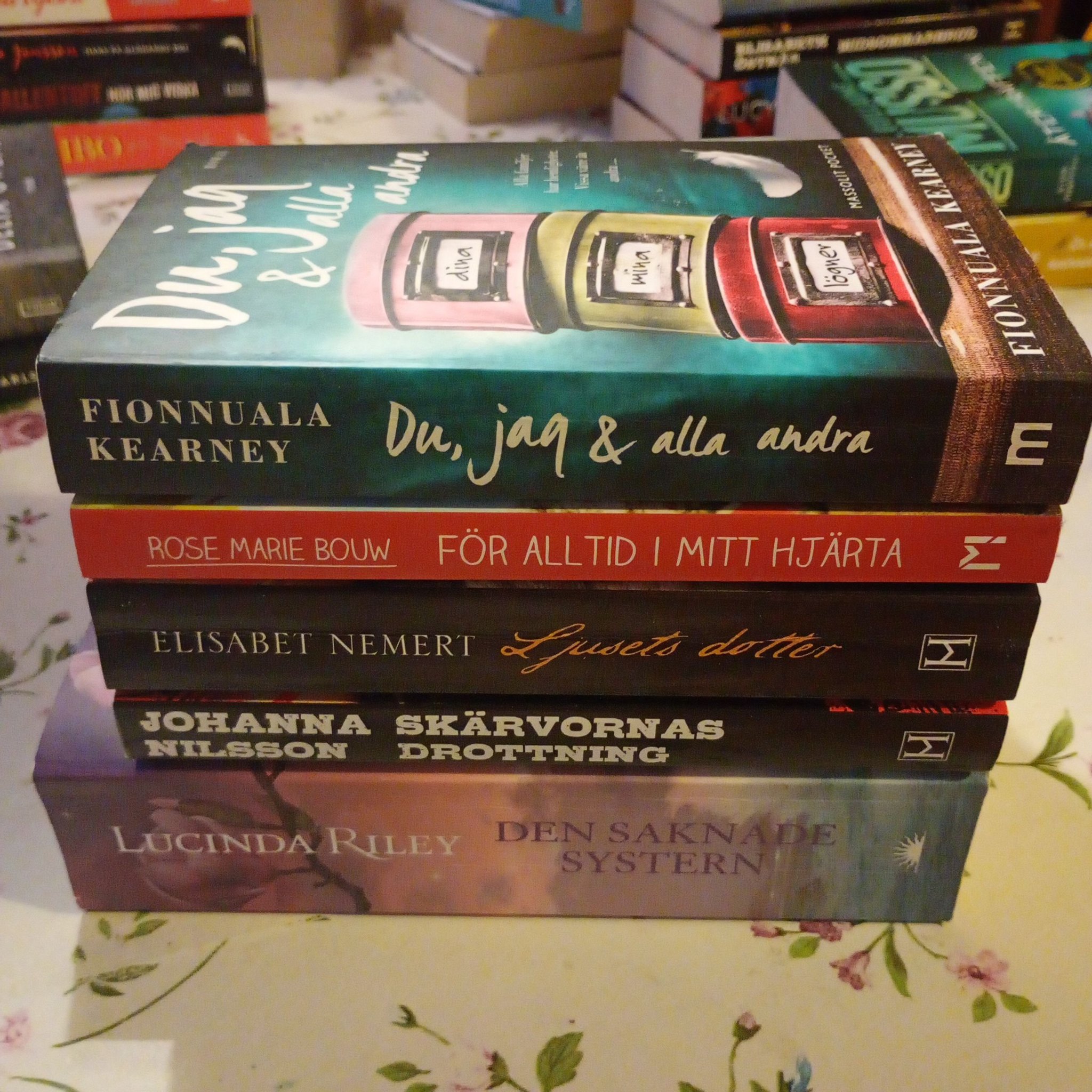Se produkter som liknar Bokpaket med deckare och feel.. på Tradera ...