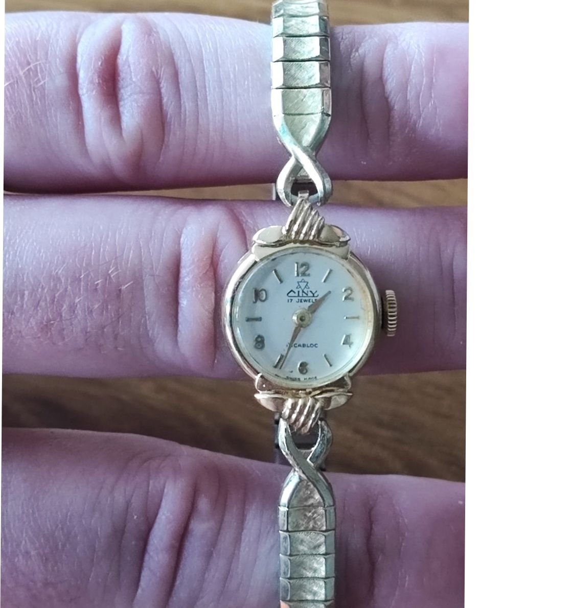 Guldklocka CINY incabloc | Köp på Tradera (631653911)