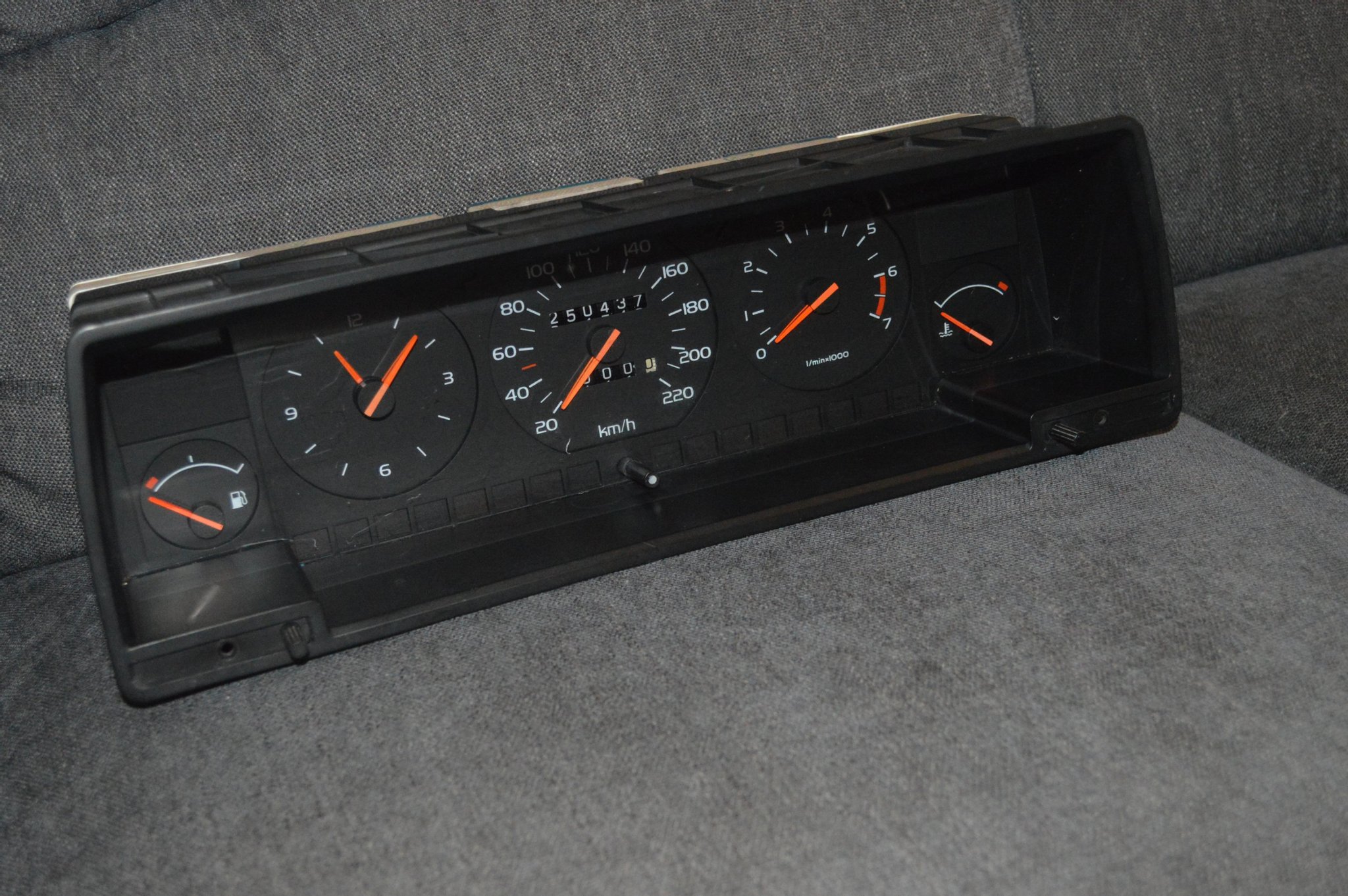 Volvo 740 Hastighetsmätare VDO 4-stift | Köp på Tradera (596930911)