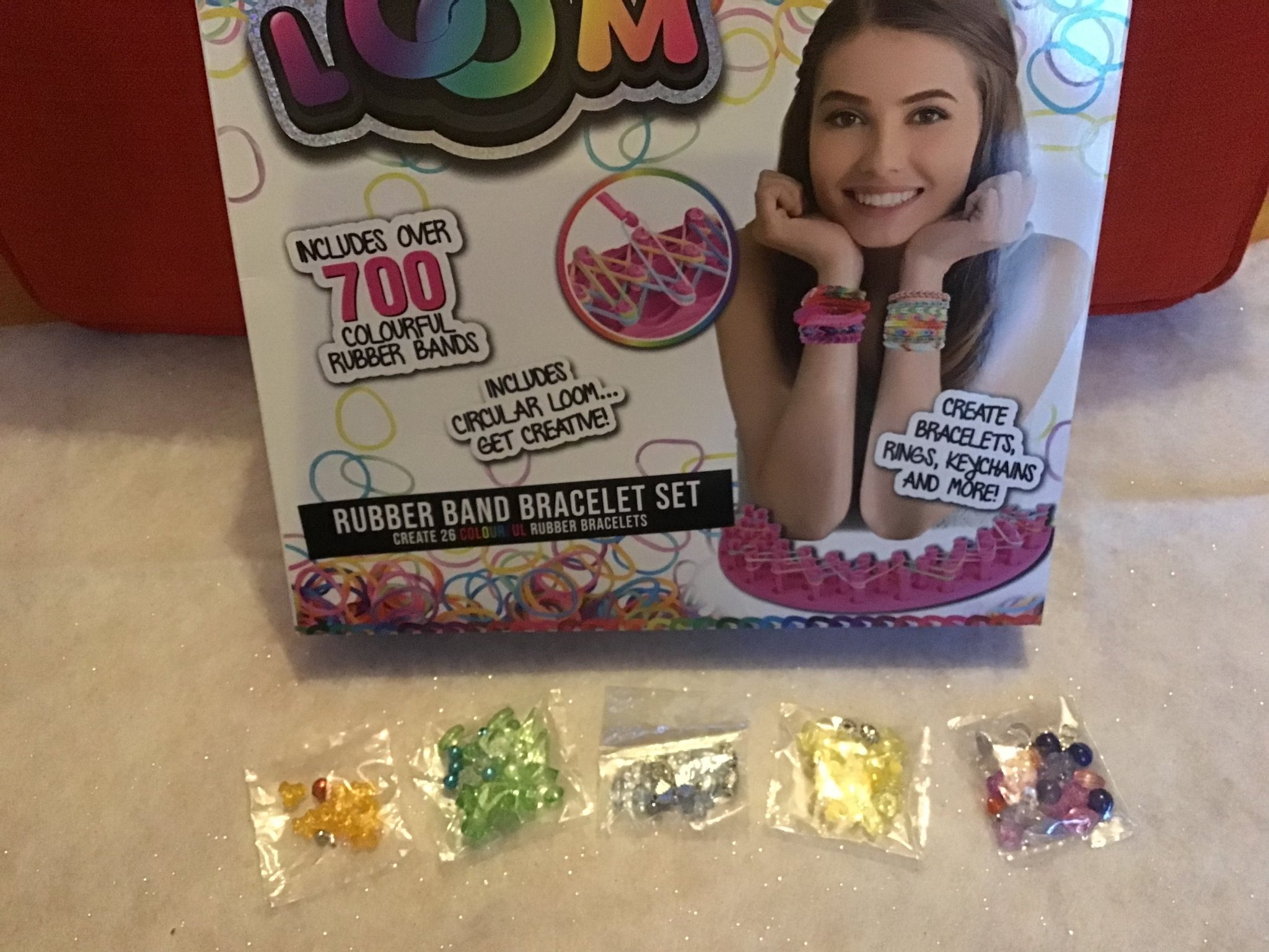 Se produkter som liknar Pyssel kit LOOM bands och pär.. på Tradera ...