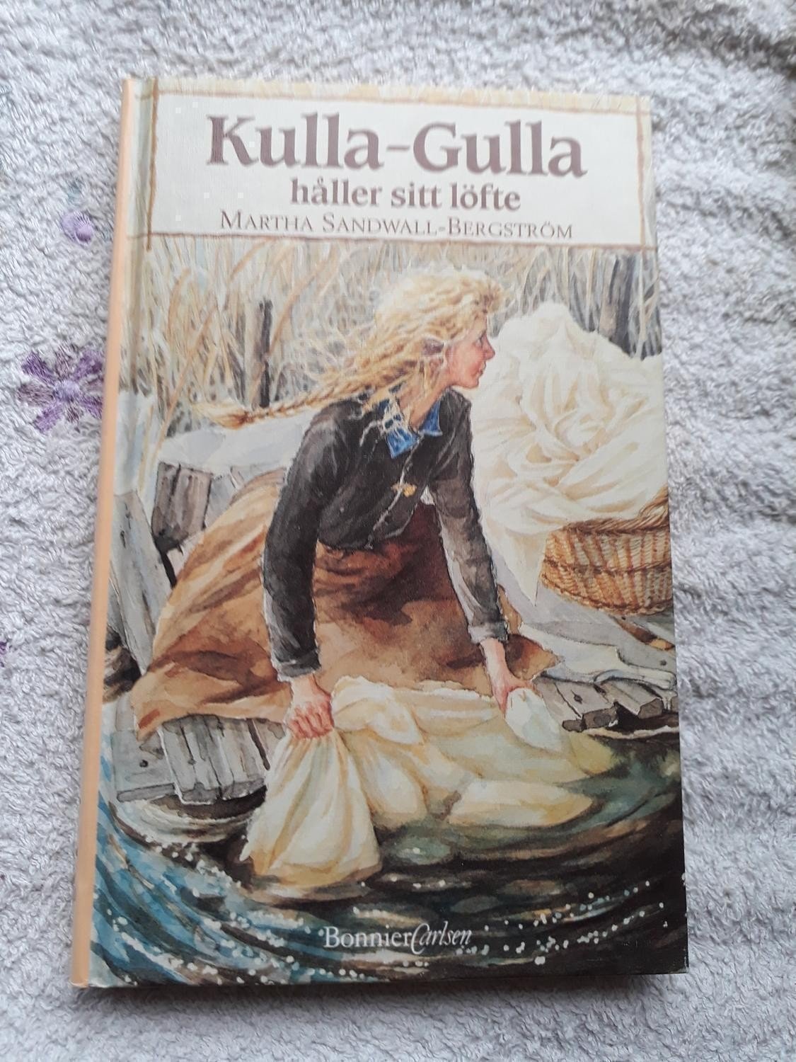 Martha Sandwall-Bergström - Kulla-Gulla håller .. | Köp på Tradera ...