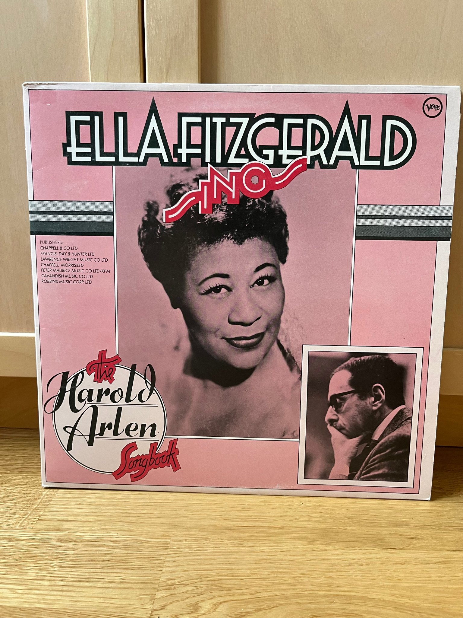 Se produkter som liknar Ella Fitzgerald Sings The Har.. på Tradera ...