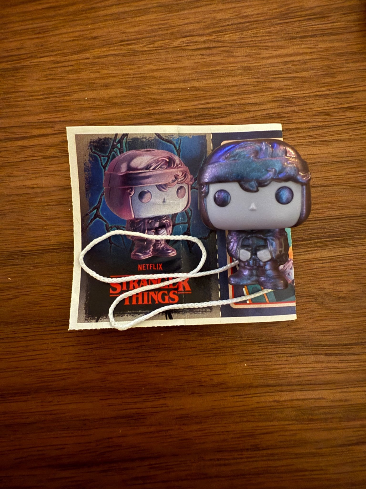 Se produkter som liknar Stranger Things Dustin i upsi.. på Tradera ...