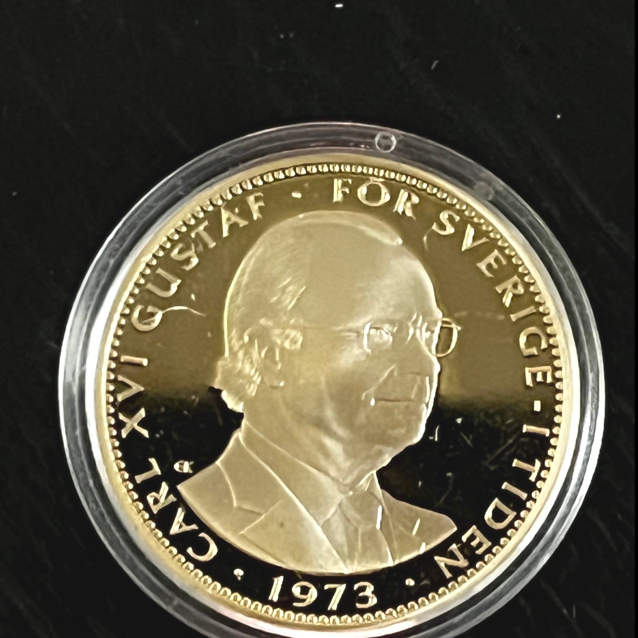 Se produkter som liknar Carl XVI Gustaf - För Sverige.. på Tradera ...