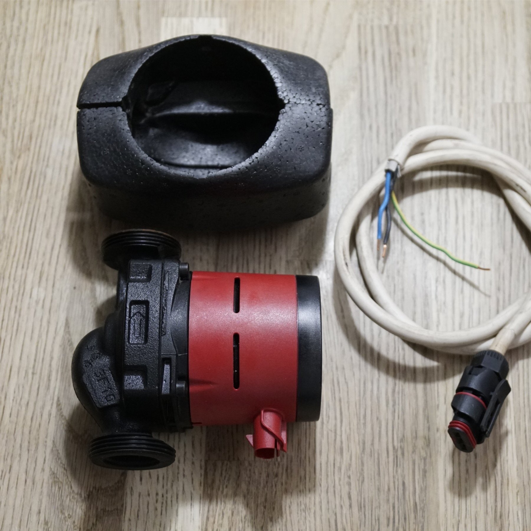 Grundfos Alpha 2 25-40 130 cirkulationspump | Köp på Tradera (571919011)