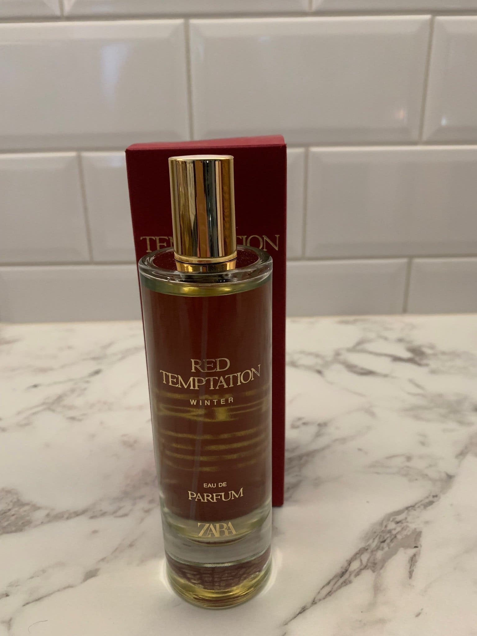 Se produkter som liknar Zara Red Temptation Winter Ea.. på Tradera ...