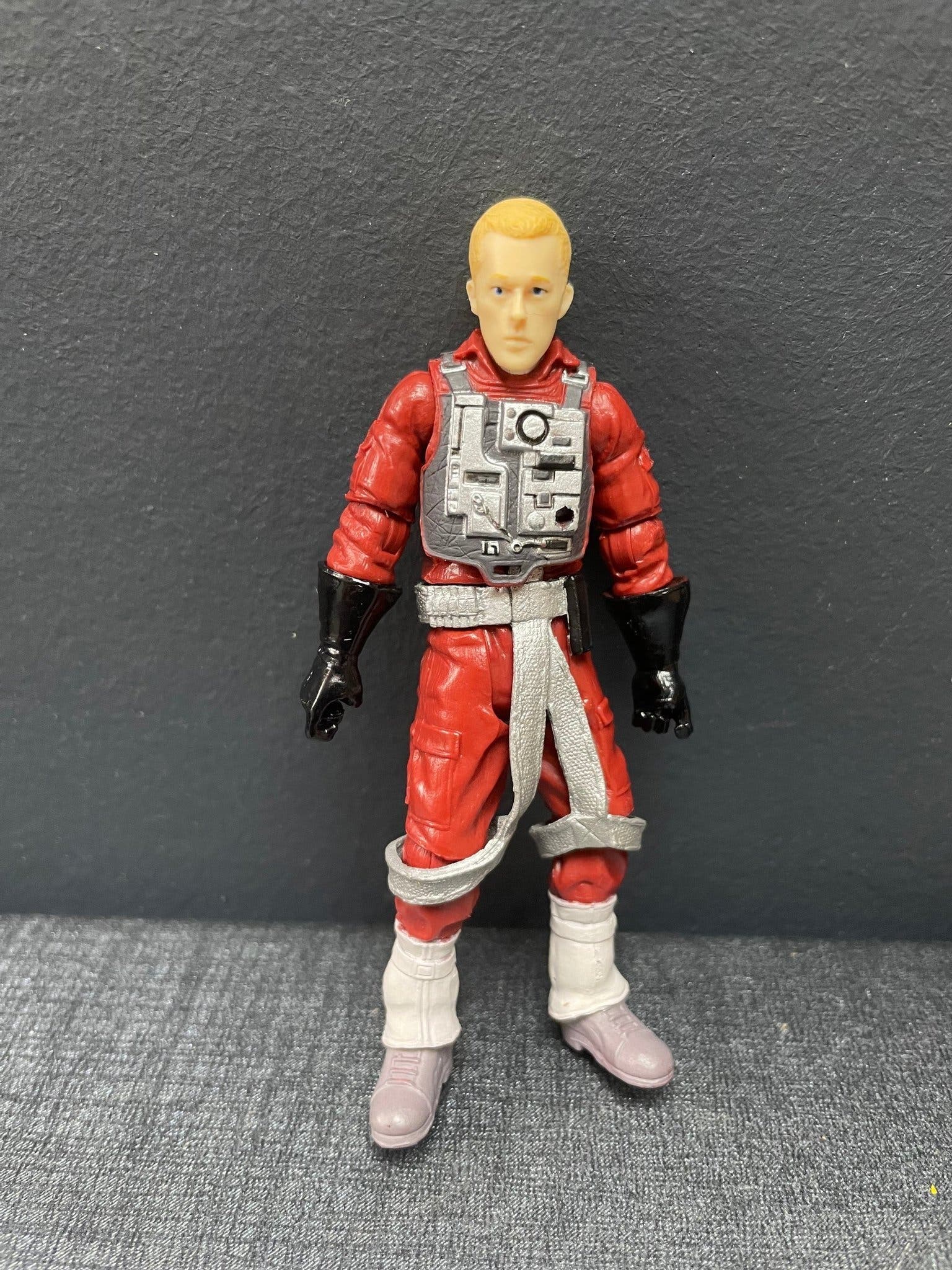 Se produkter som liknar Star Clone Wars B Wing Pilot .. på Tradera ...