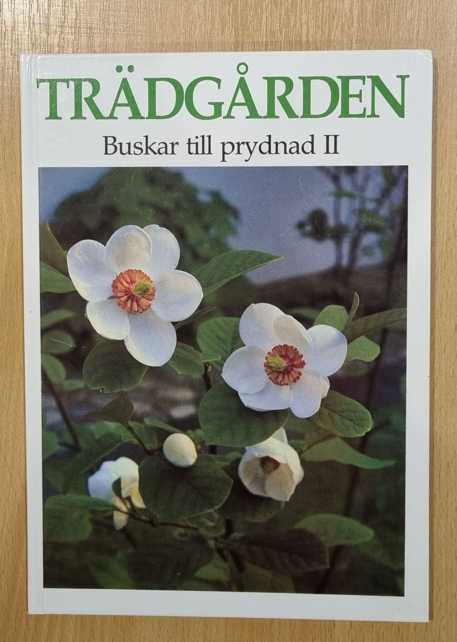 Trädgården: Buskar till prydnad II | Köp på Tradera (710067777)