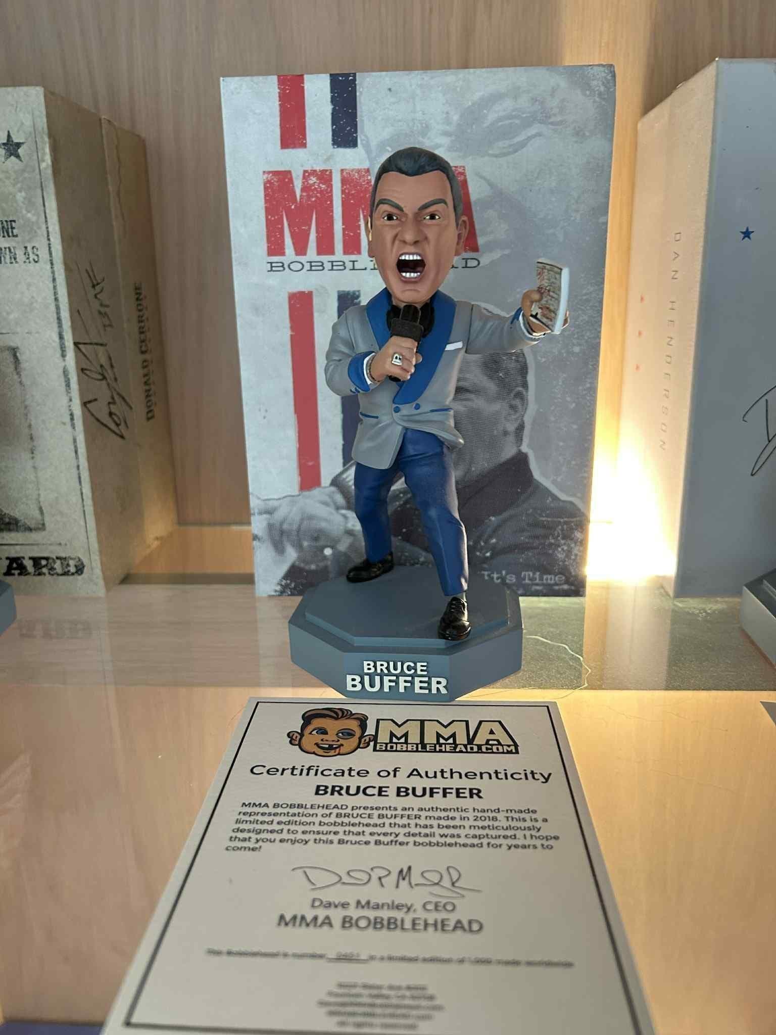 Se produkter som liknar Bruce Buffer Bobblehead på Tradera (699280818)
