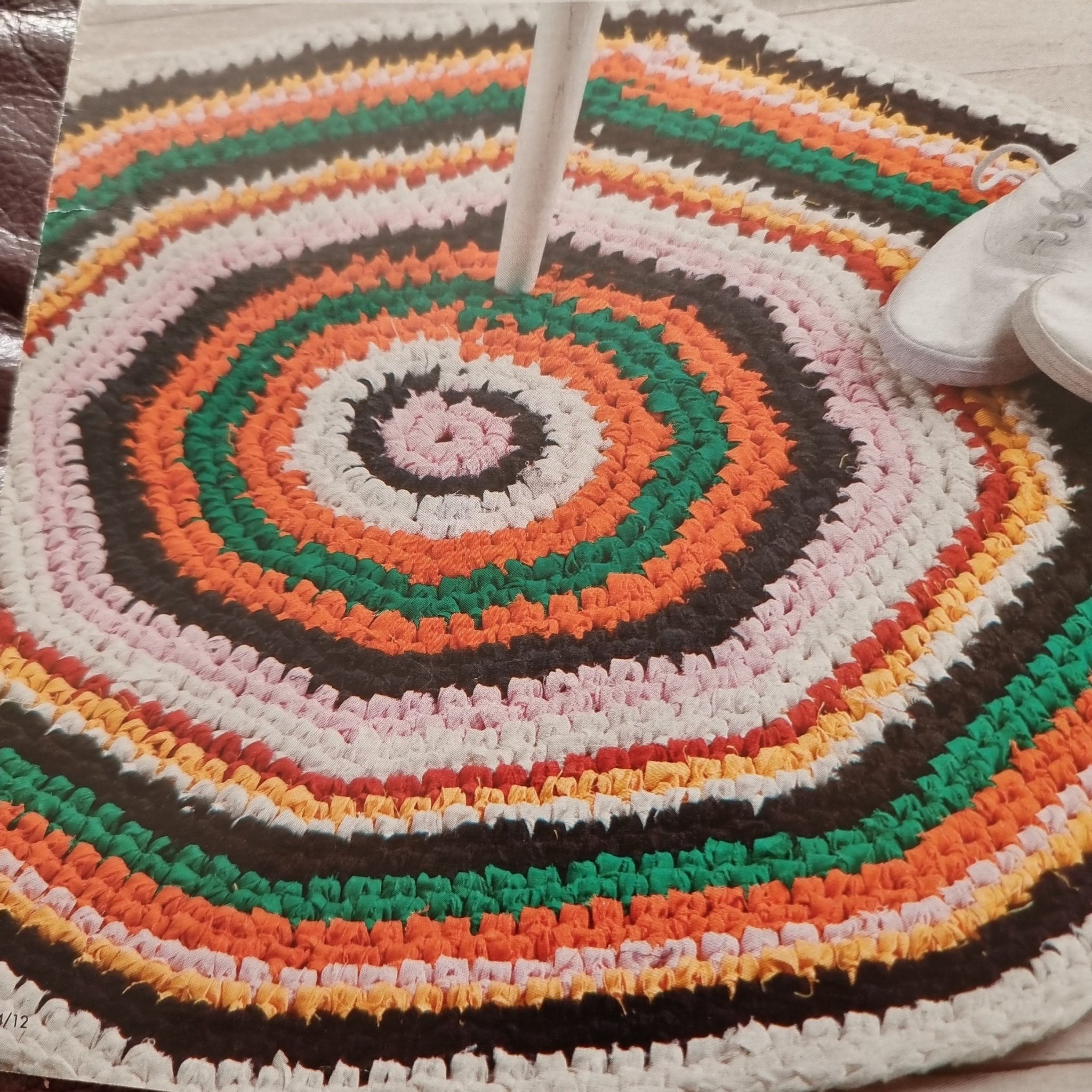 Se produkter som liknar VIRKMÖNSTER-VIRKA MATTA AV TY.. på Tradera ...