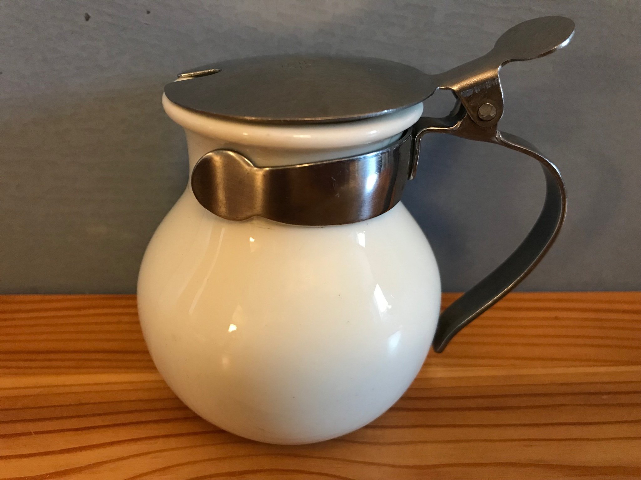 Se produkter som liknar Kuriosa Senapsburk med Lock T.. på Tradera ...