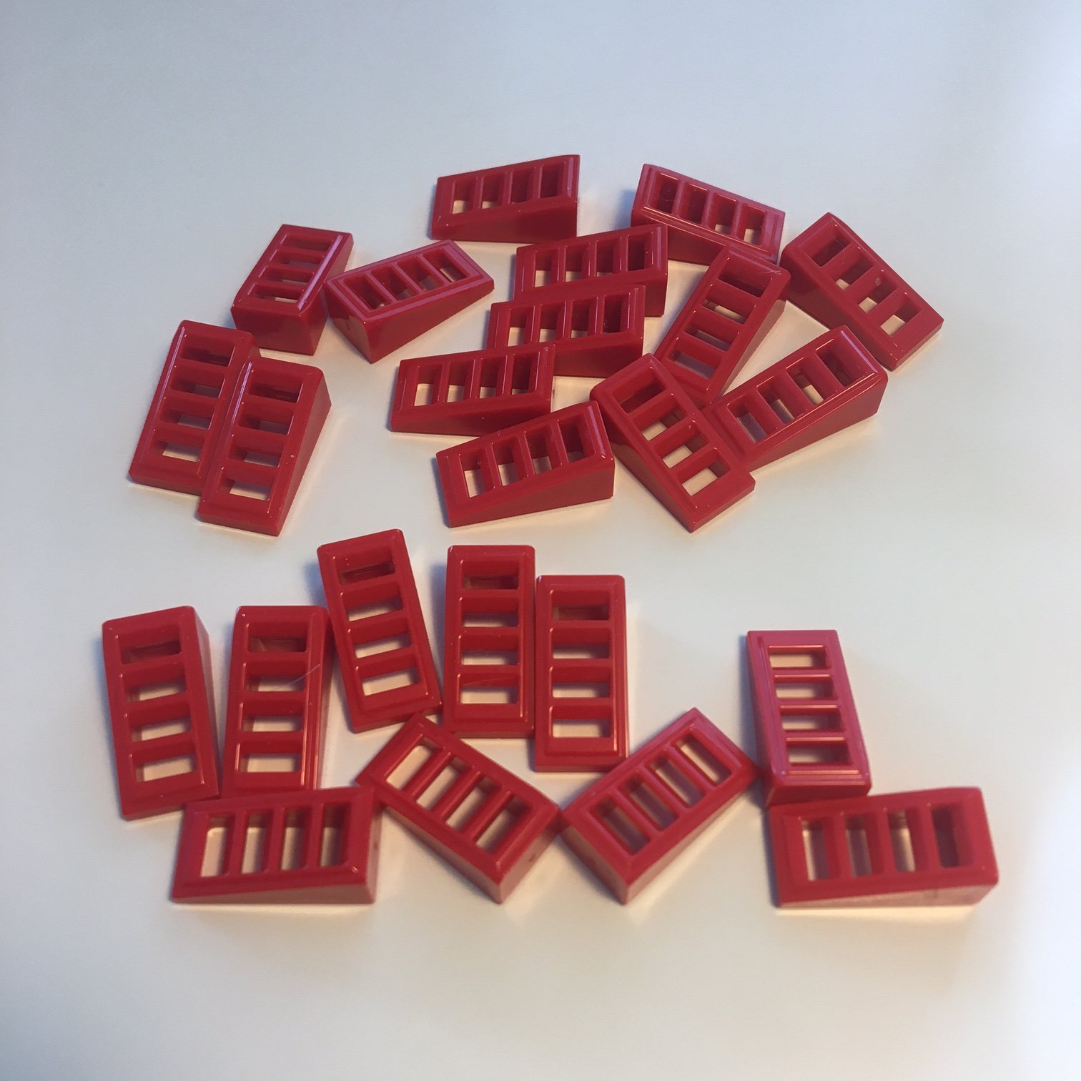 Lego 1x2 slope grill röd 24st | Köp på Tradera (610236163)
